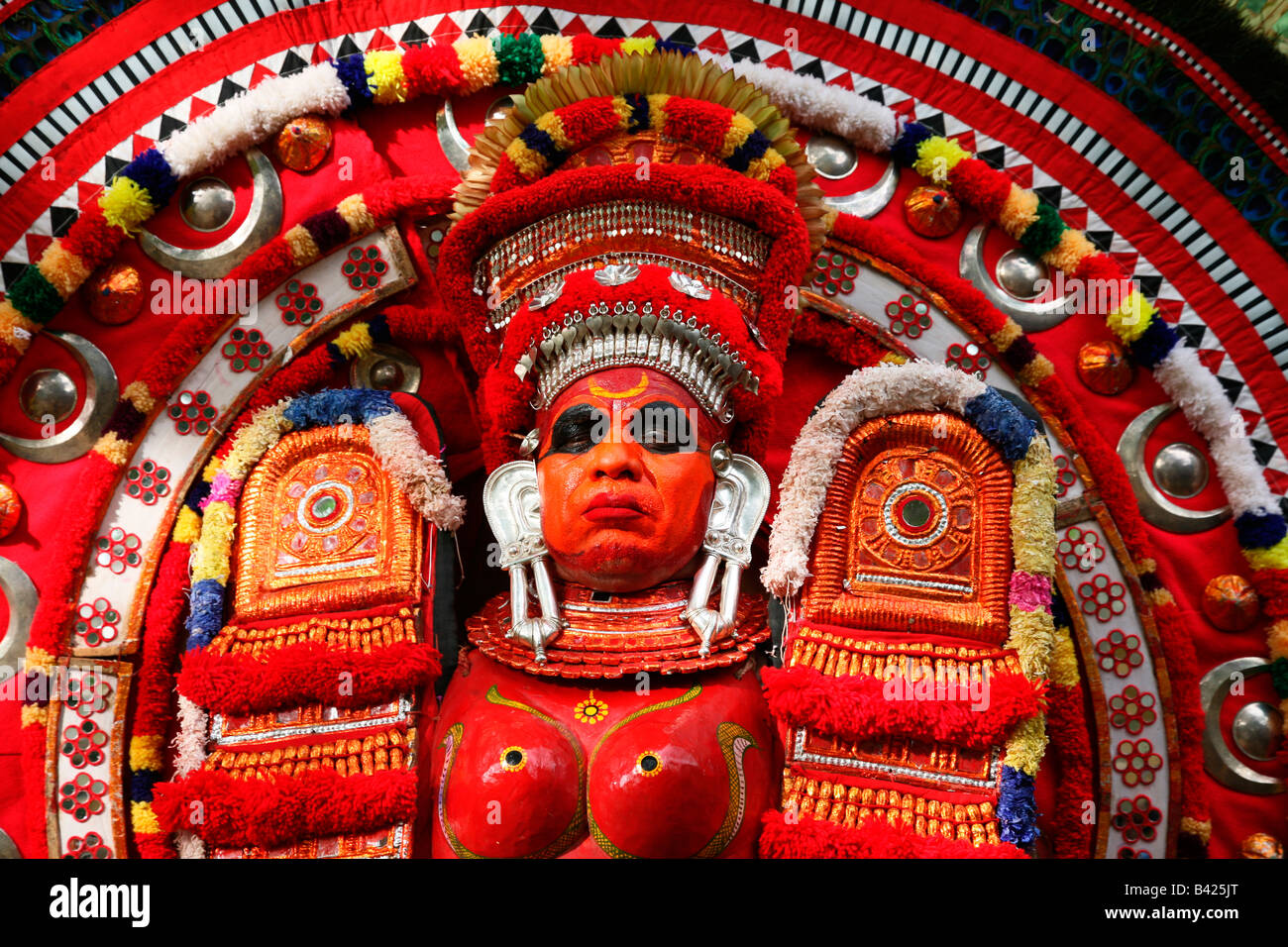 Theyyam teyyam Banque de photographies et d’images à haute résolution ...