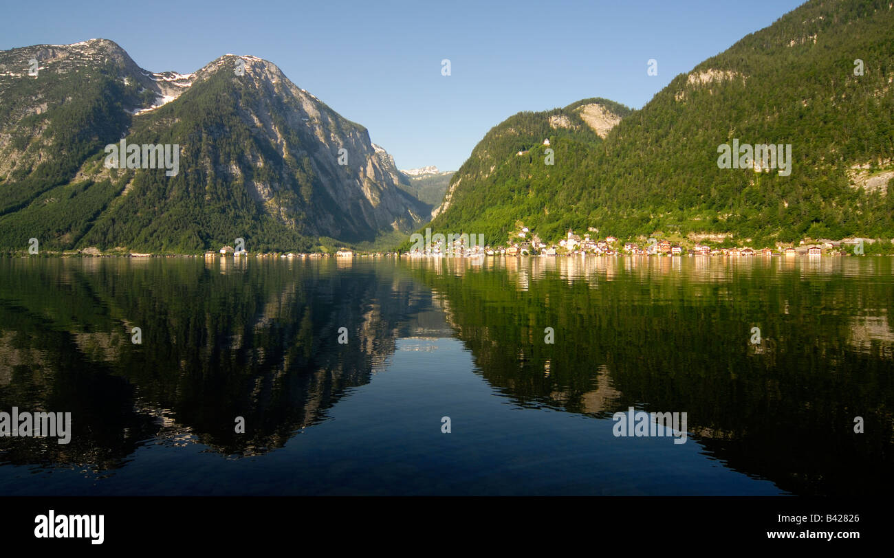 Dans le lac de Hallstatt par Hallstattersee Hallstatt Salzkammergut ...