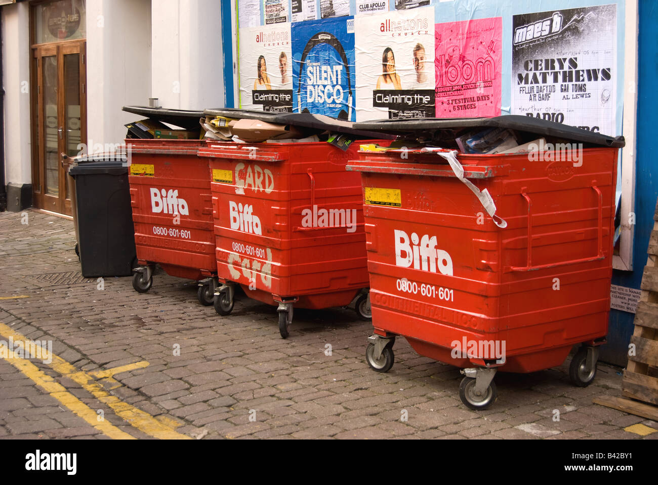 Biffa bins Banque de photographies et d’images à haute résolution - Alamy