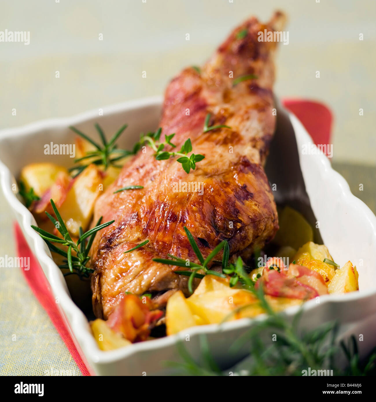 Roast goat Banque de photographies et d’images à haute résolution - Alamy