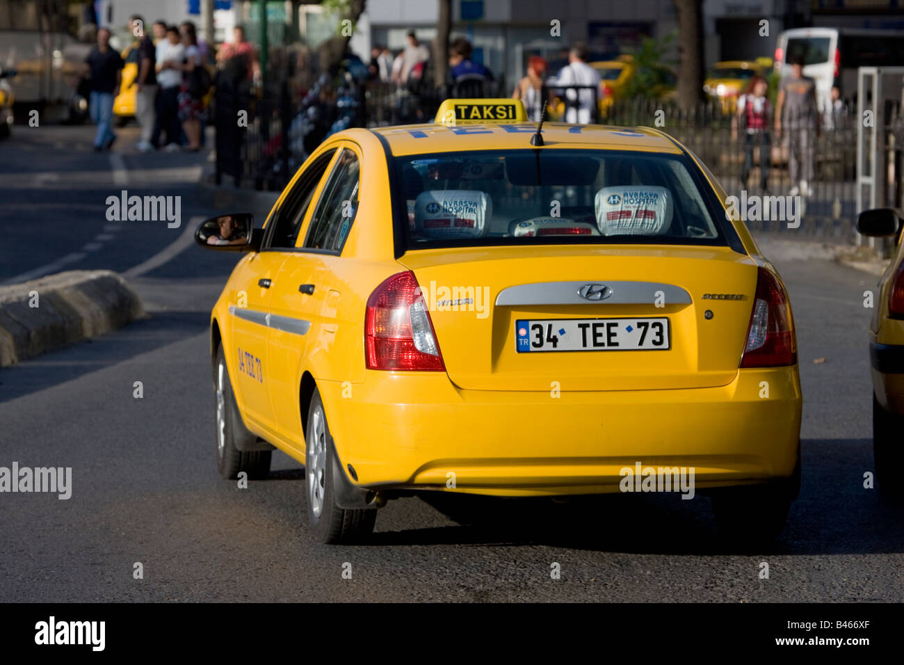 Taxi jaune d'istanbul Banque de photographies et d’images à haute ...