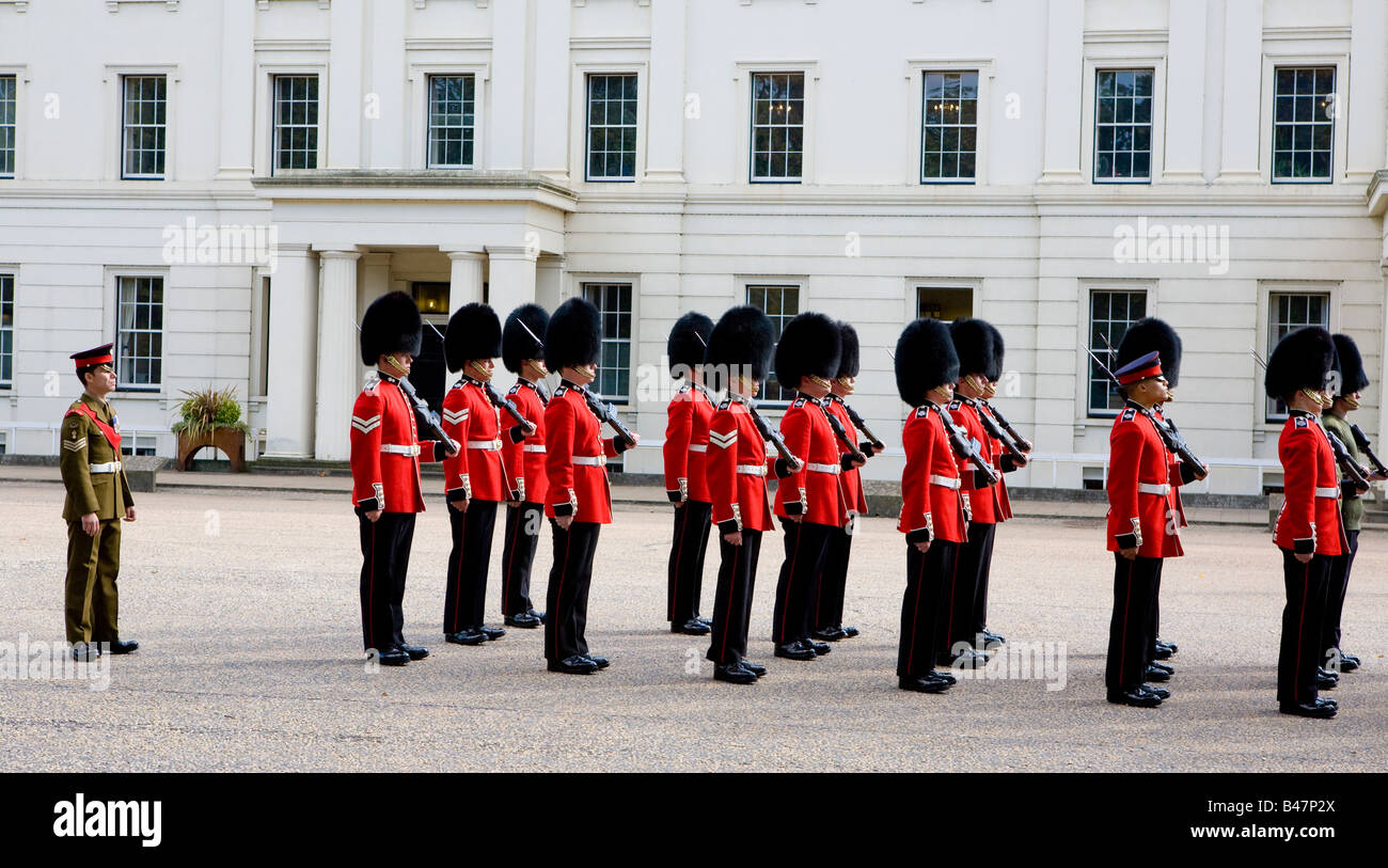 Royal grenadier guards Banque de photographies et d’images à haute ...