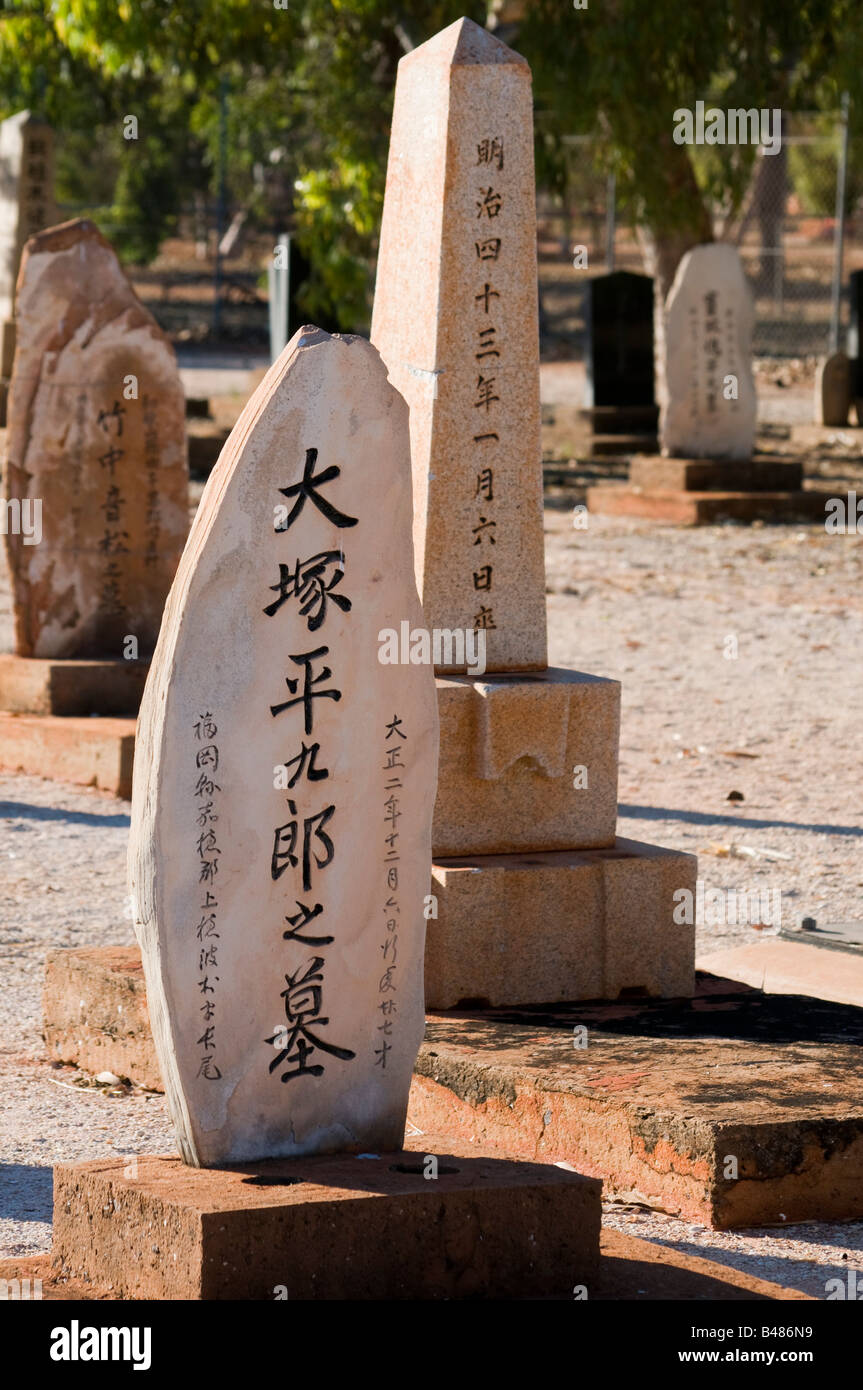 Les tombes et pierres tombales japonaises ont cédé de la pierre locale ...