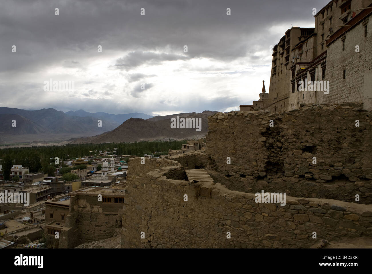 Leh palace ladakh Banque de photographies et d’images à haute ...