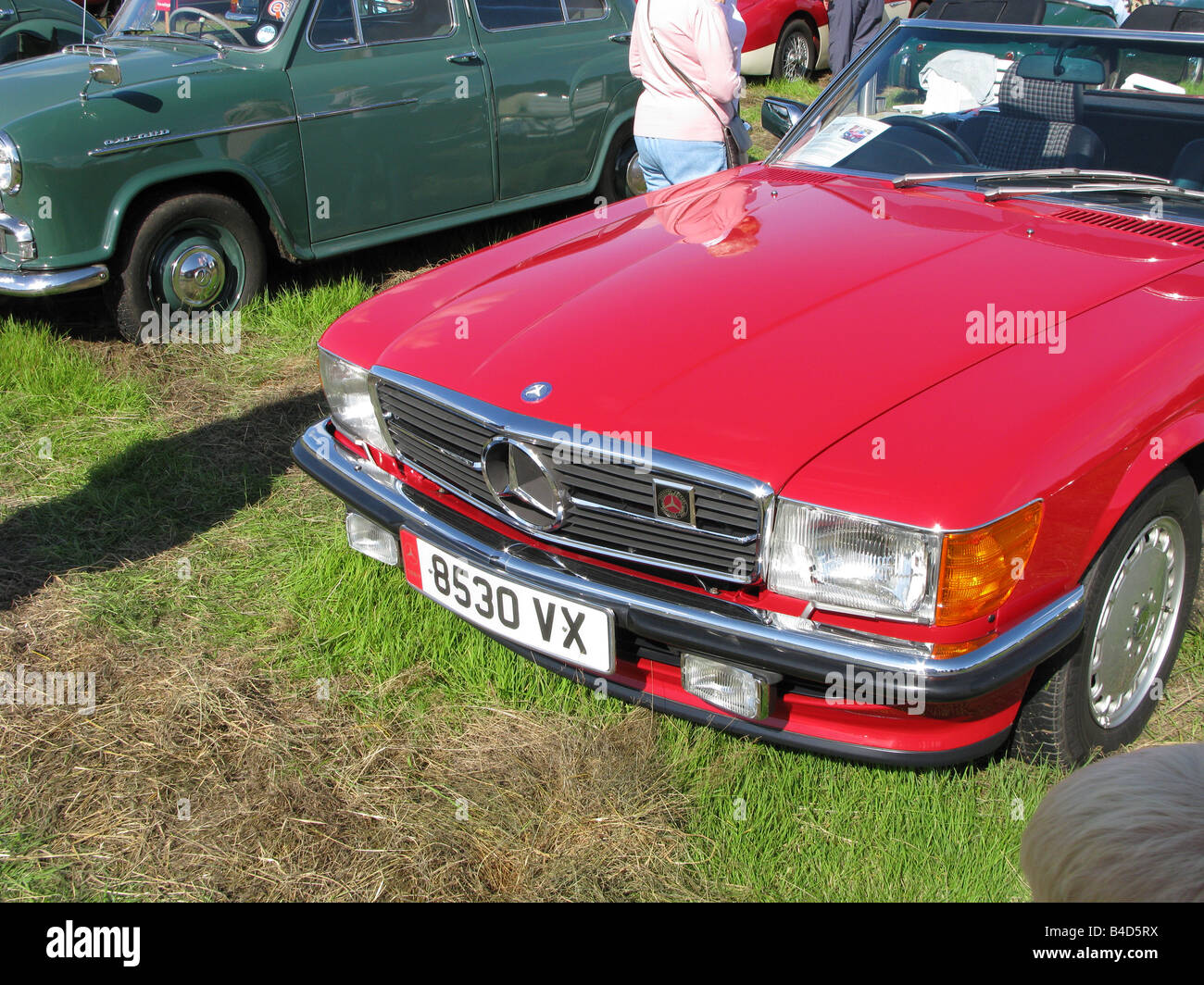 Mercedes rouge Banque de photographies et d’images à haute résolution ...