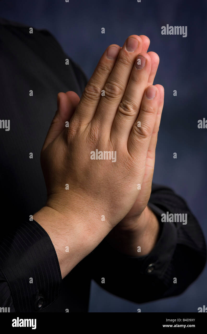 Mains de prière pliées Banque de photographies et d’images à haute ...