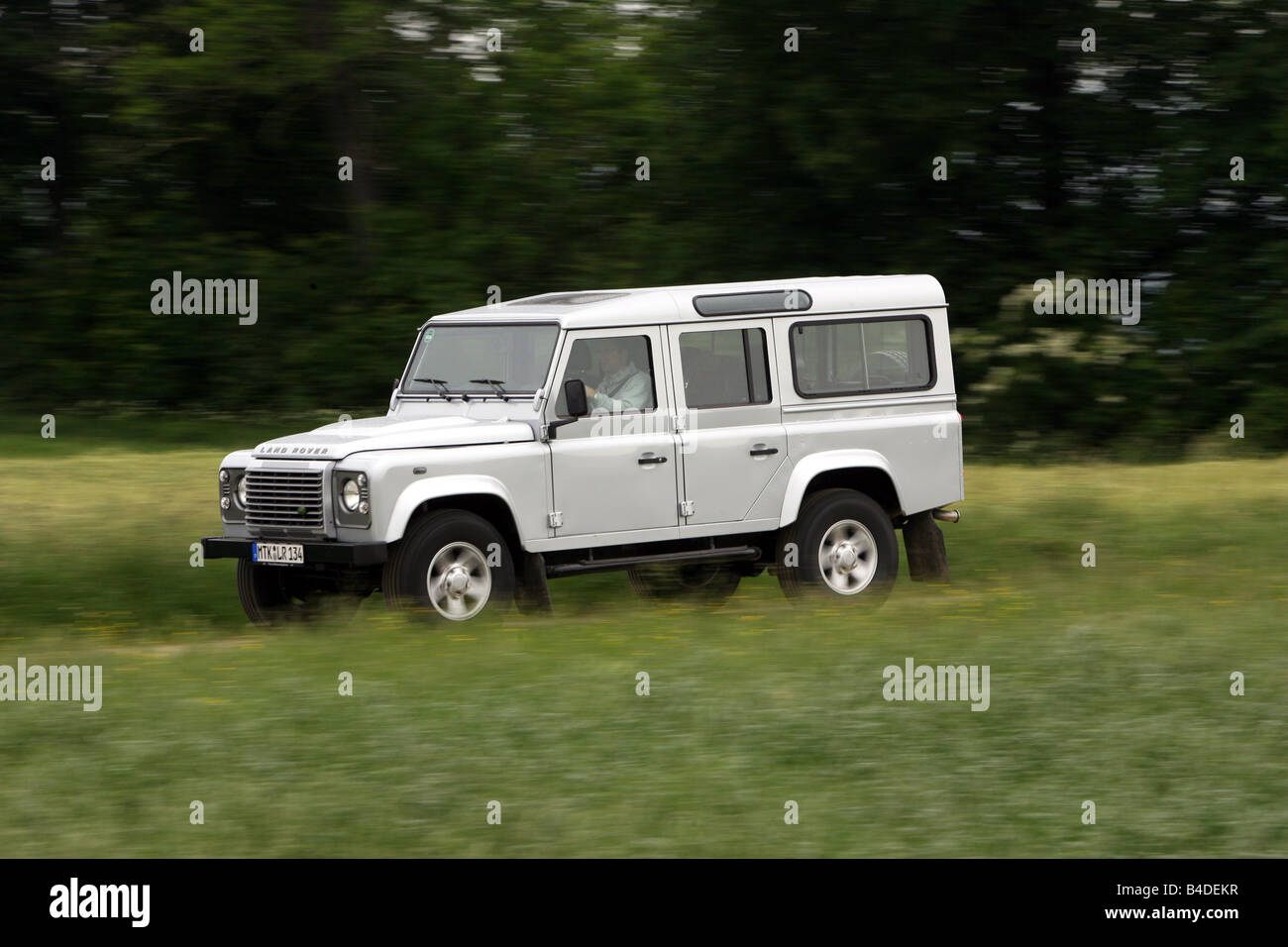 Land Rover Defender 110 TD4 SW Station, l'année de modèle 2007, d ...