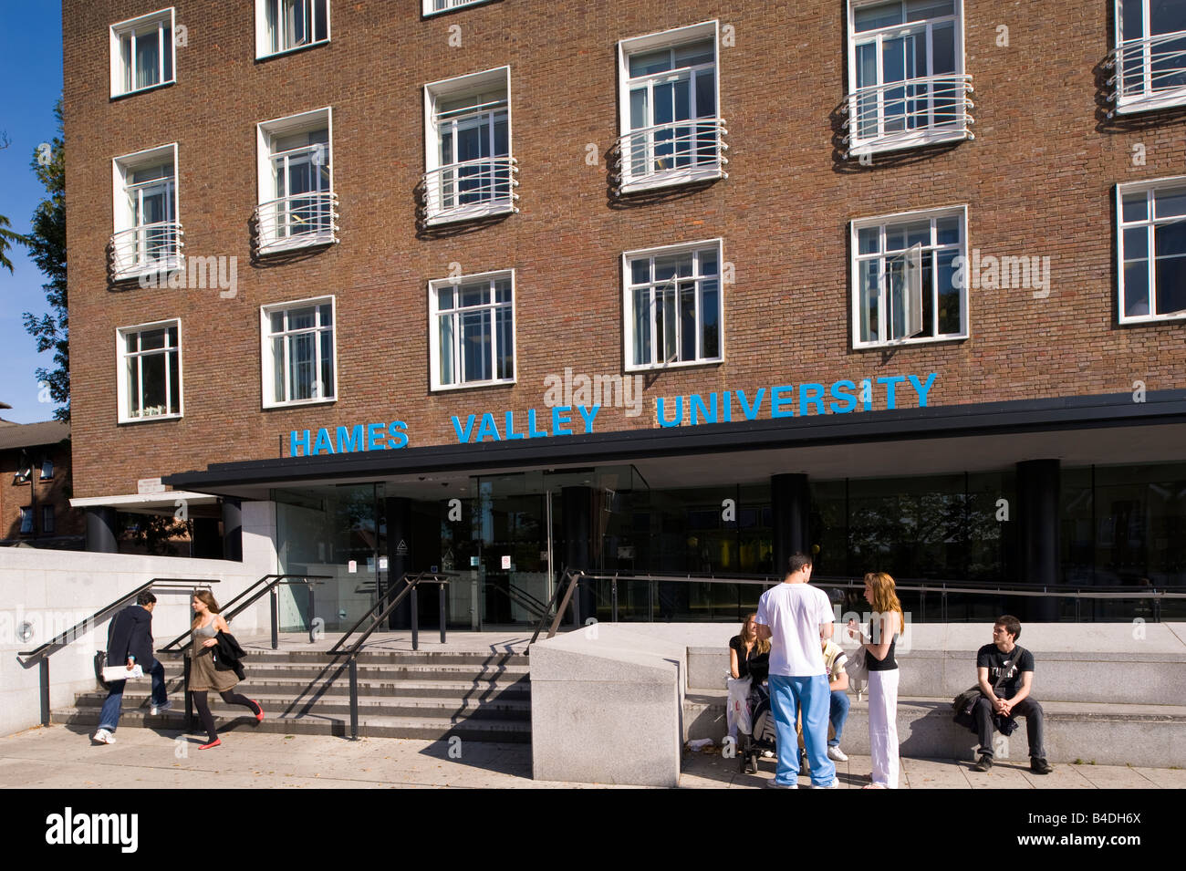 Thames valley university Banque de photographies et d’images à haute ...