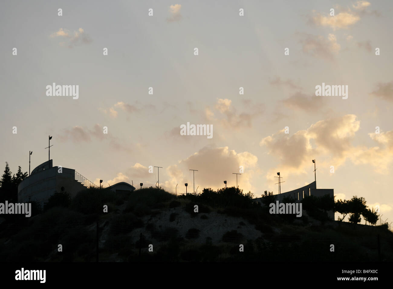 Amphithéâtre d'une colline dans le village de Pissouri à Chypre au ...