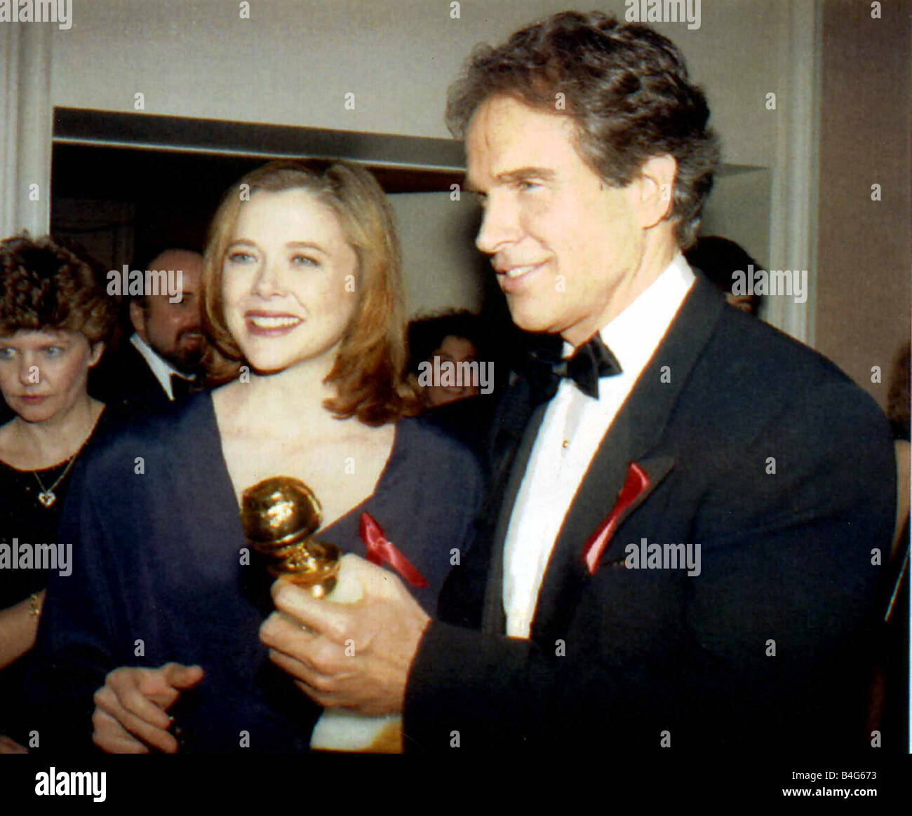 L'Acteur Warren Beatty au Beverly Hilton affiche son Golden Globe Award ...