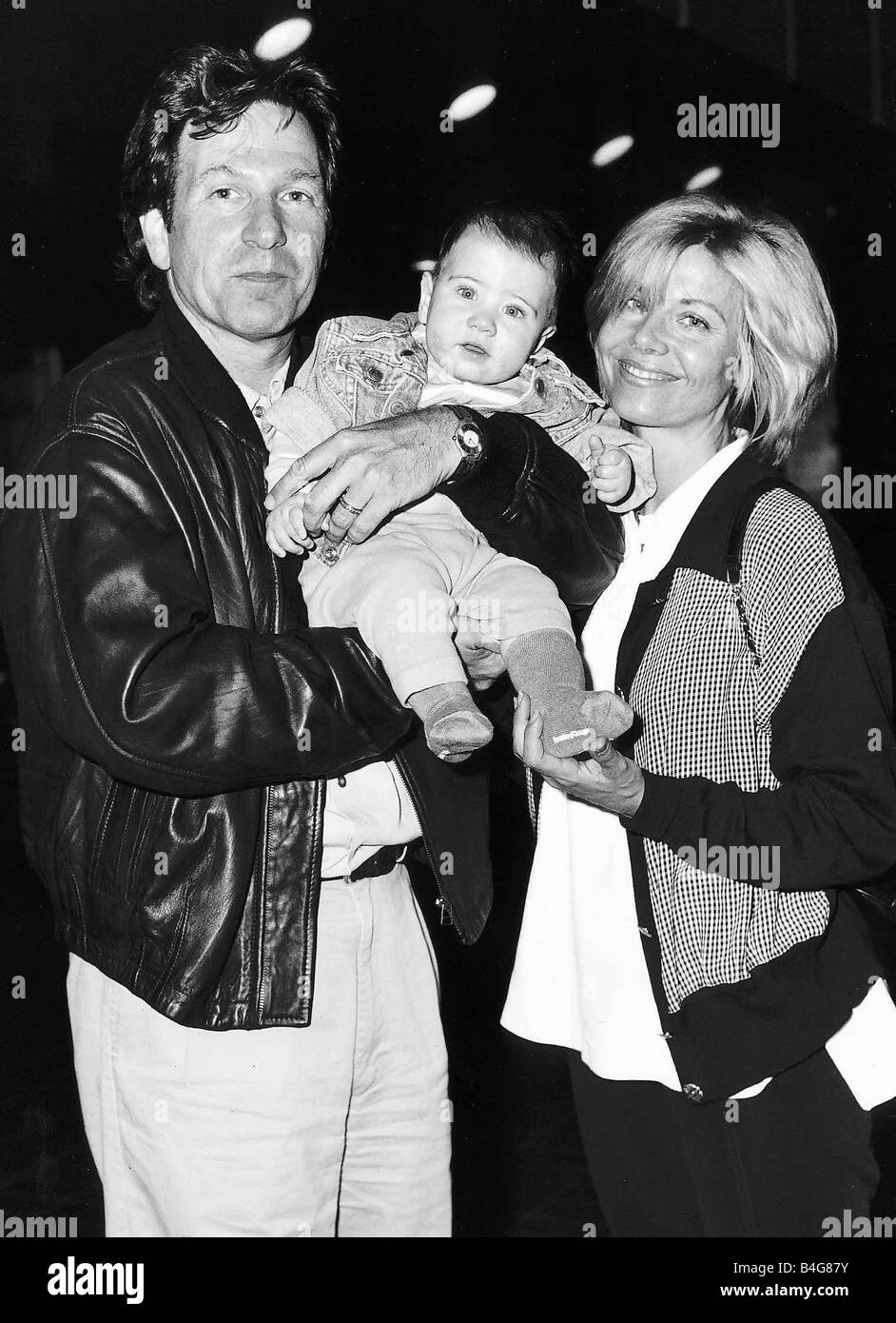 Michael Brandon acteur et actrice Glynis Barber avec leur fils ...