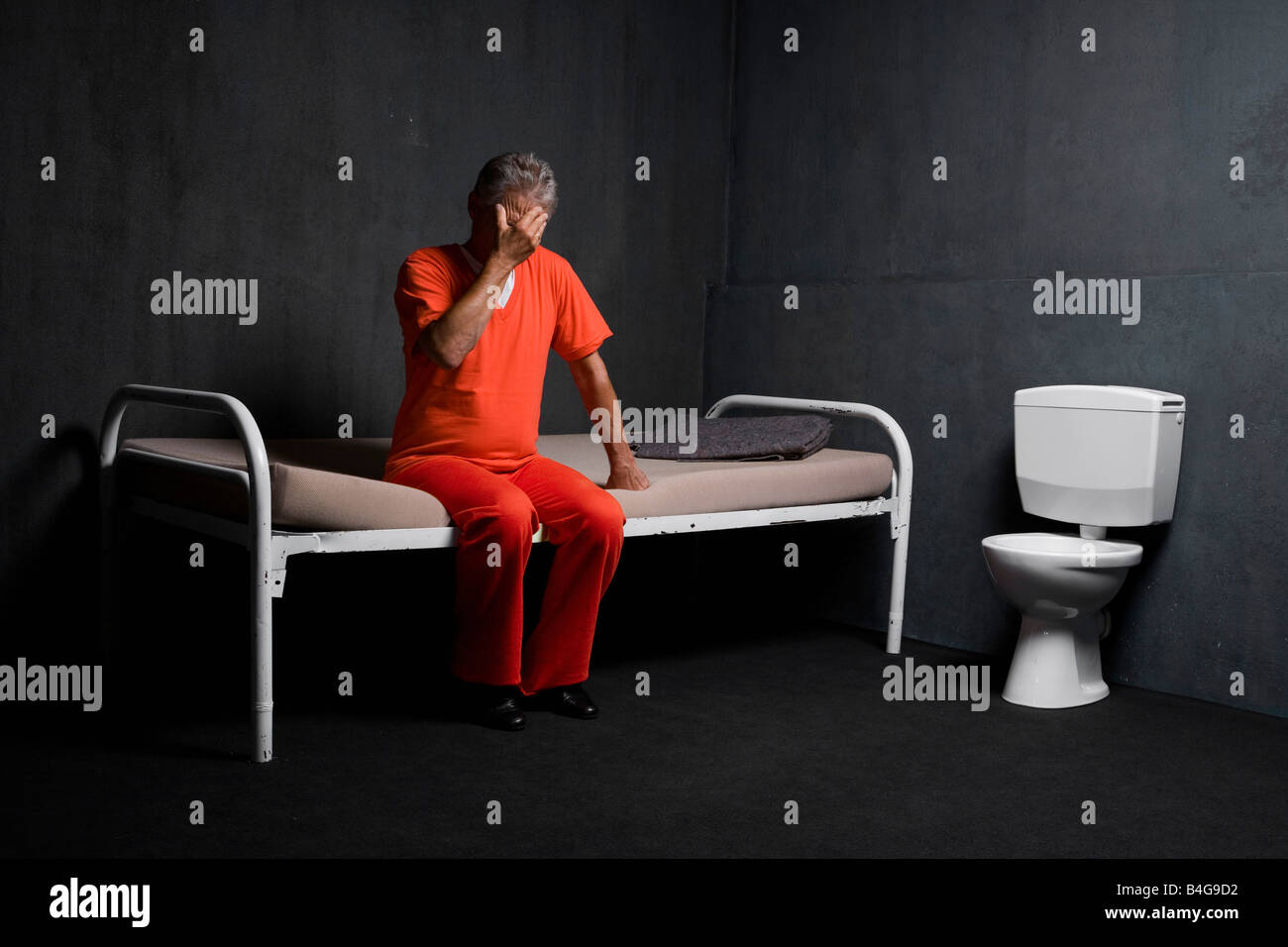 En cellule de prison prisonnier Banque de photographies et d’images à ...
