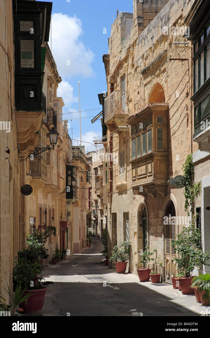 Balcons Typiques De Malte Banque d'image et photos - Alamy