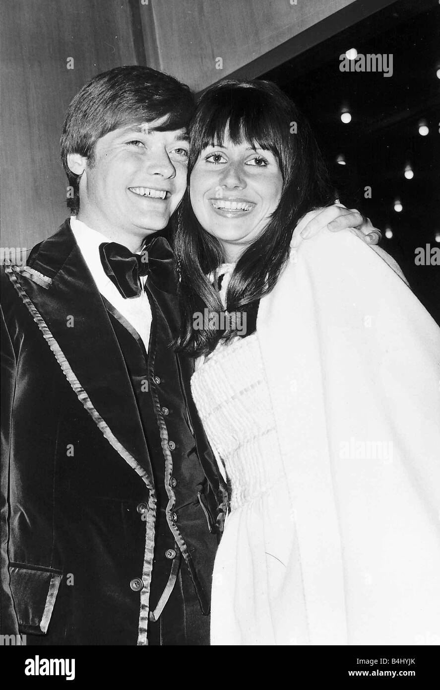 L'acteur simon ward et sa femme Banque de photographies et d’images à ...