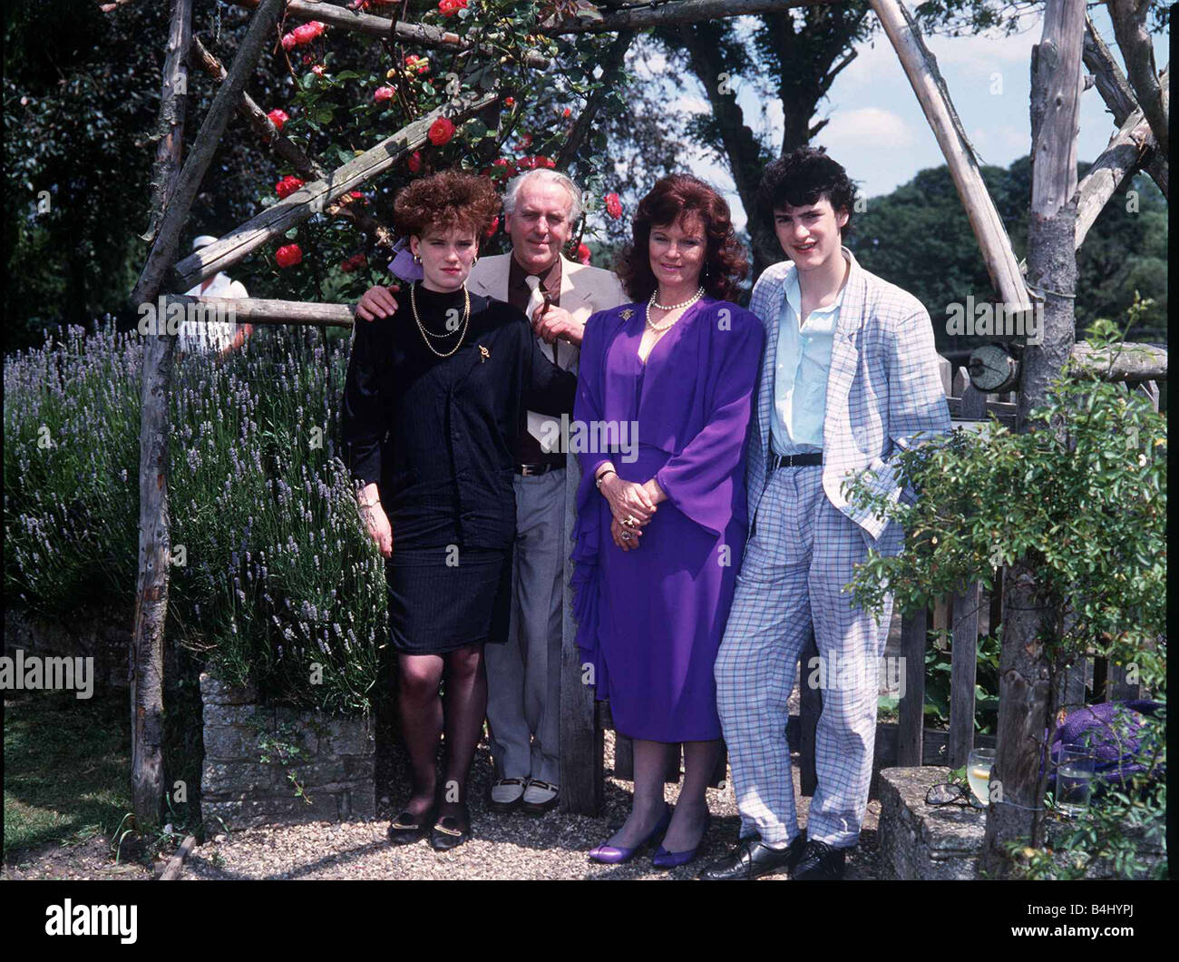 George Cole acteur avec femme Penny et sa fille Tara et son fils Toby ...