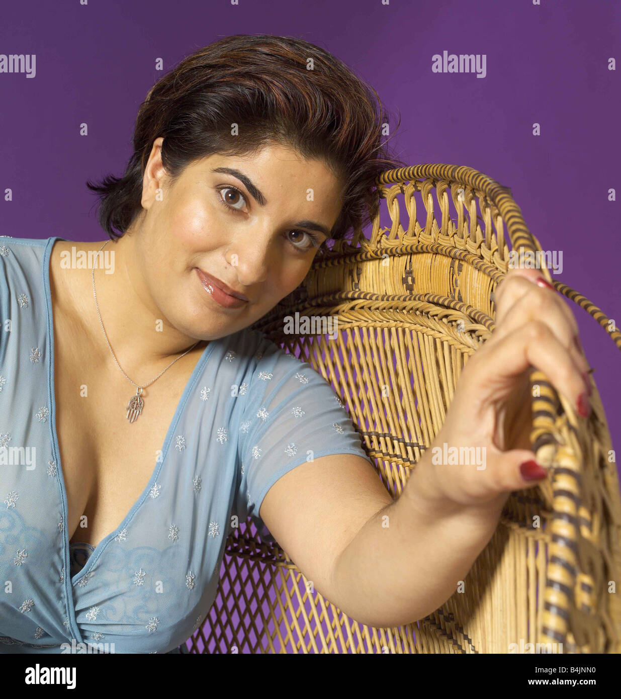 Mina Anwar Juin 2002 Divertissement actrice Portrait Smiling studio Pix ...