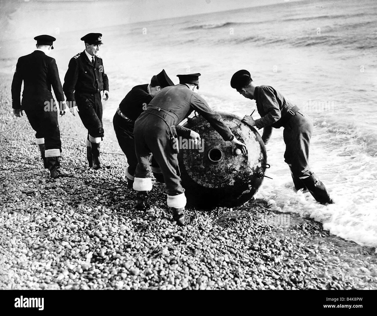 Mine disposal ww2 Banque de photographies et d’images à haute ...
