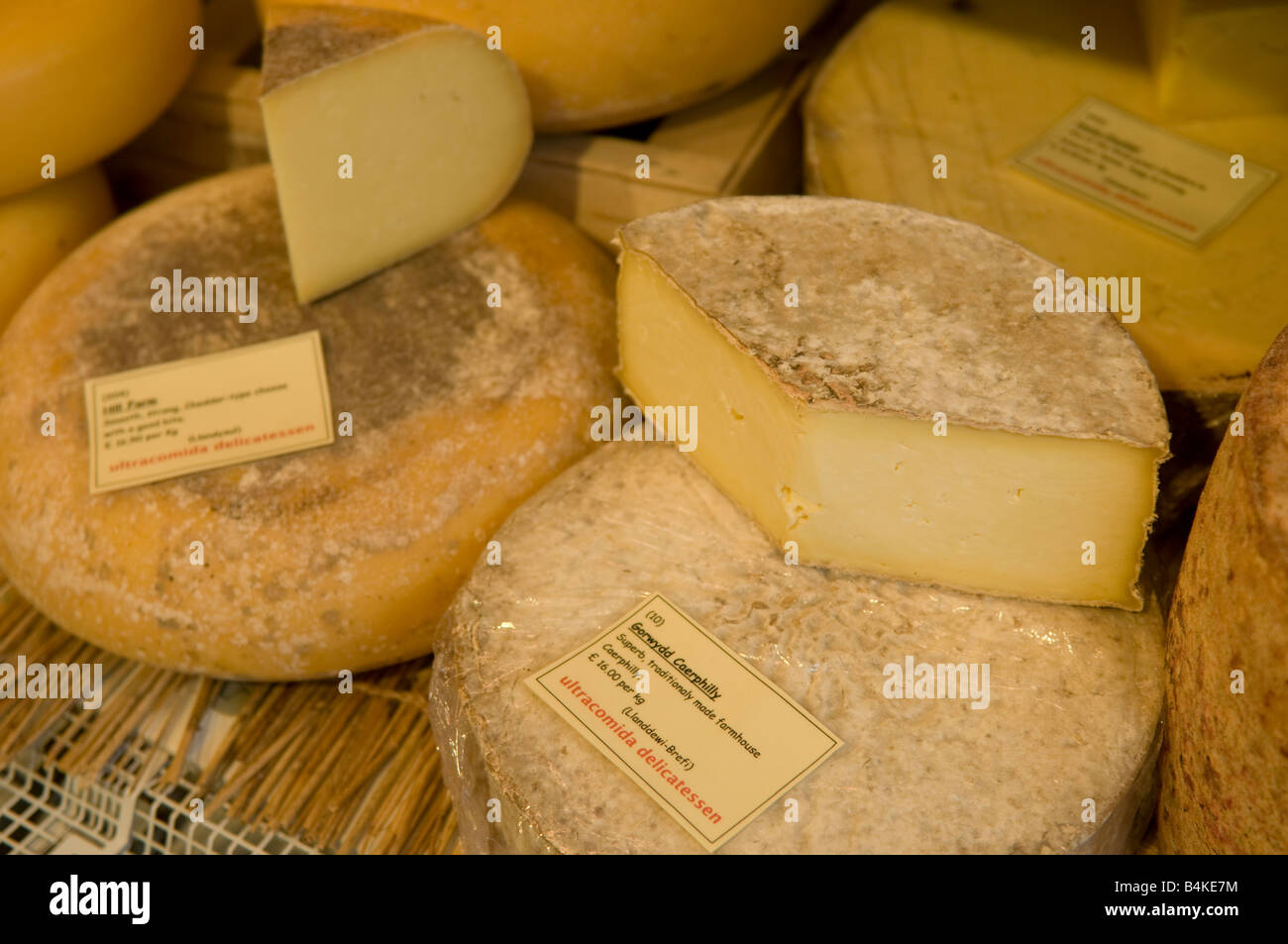 Quartiers de charcuterie au fromage Banque de photographies et d’images ...
