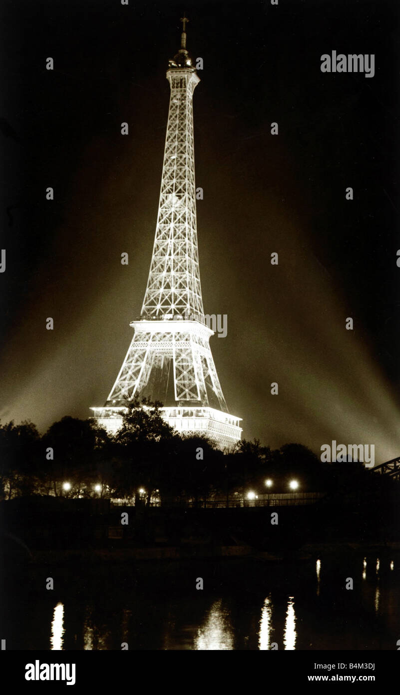 France Paris Août 1960 droit tiré de l'autre côté de la Seine, la Tour ...