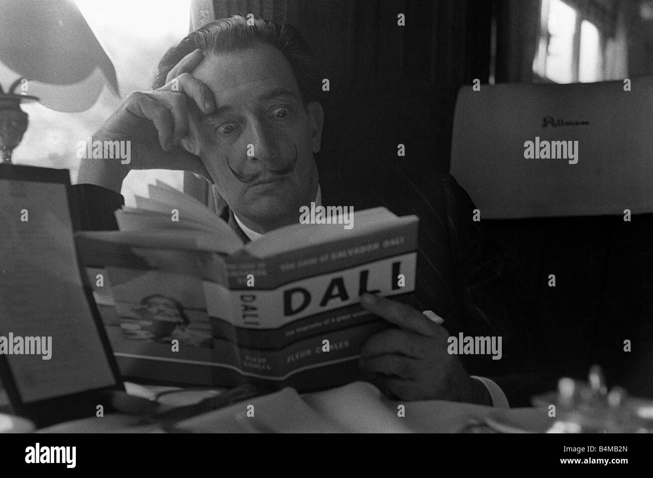 Salvador dali artist painter 1959 Banque de photographies et d’images à ...