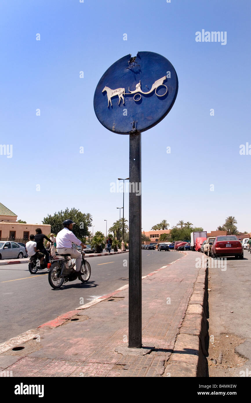 Panneau routier marrakech maroc afrique personnes Banque de ...