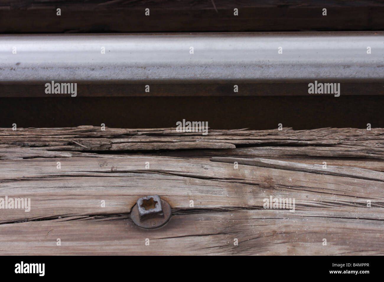 Railroad rails et traverses de bois Photo Stock - Alamy