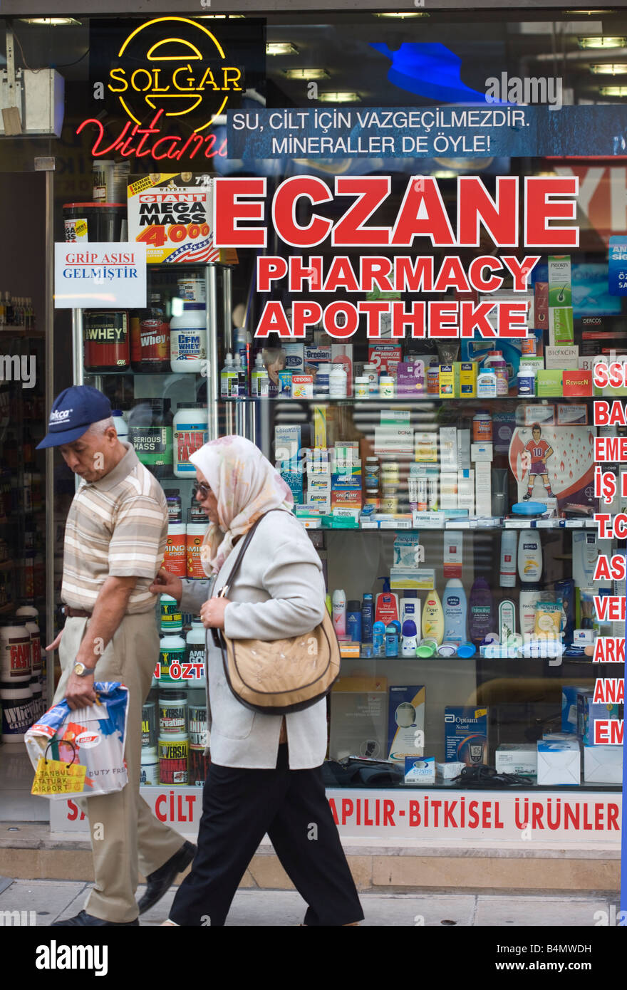 Istanbul turkey chemist pharmacy Banque de photographies et d’images à ...