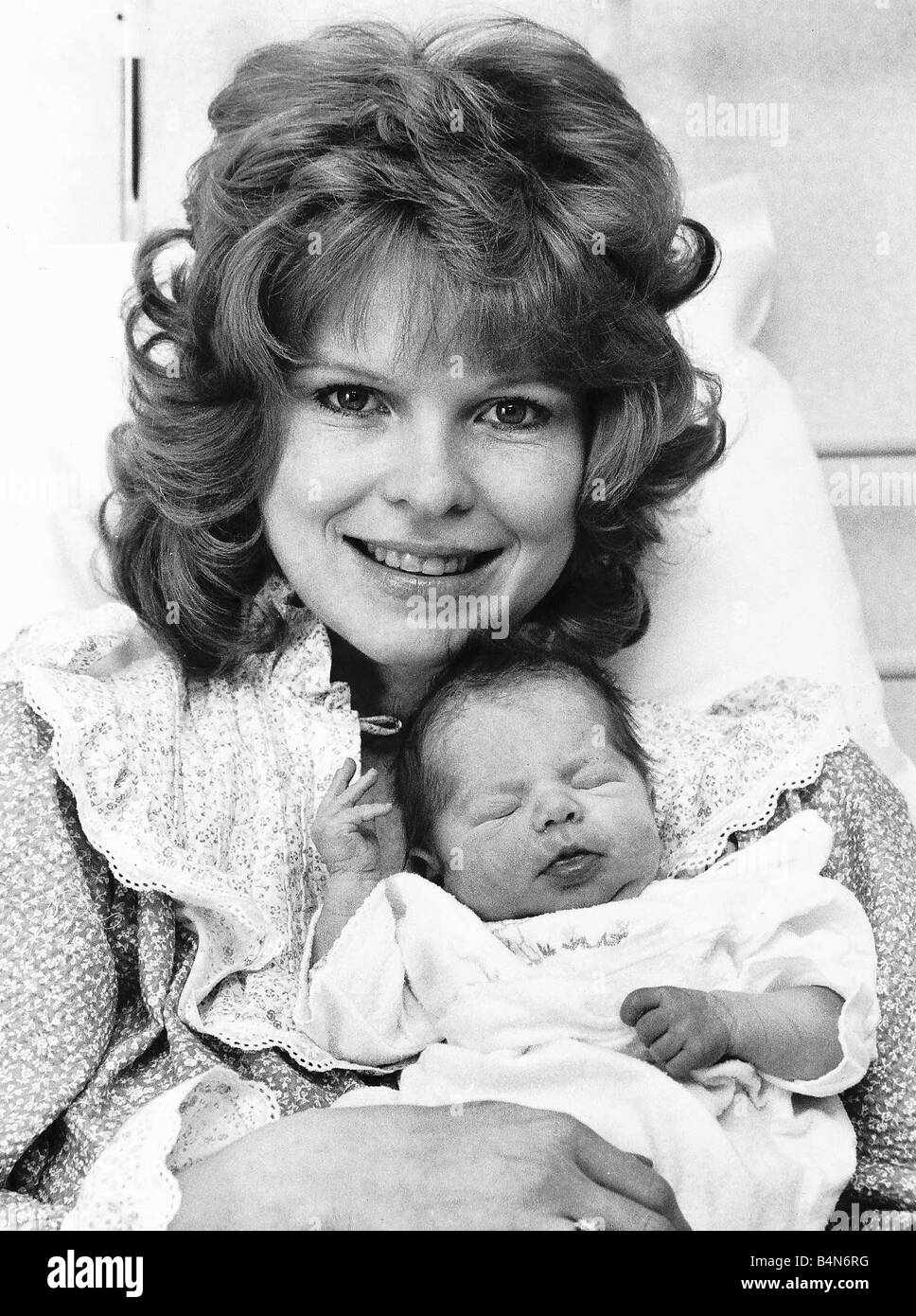 Linda Lou Allen l'actrice et chanteuse a donné naissance à l'hôpital Portland Great Portland ...