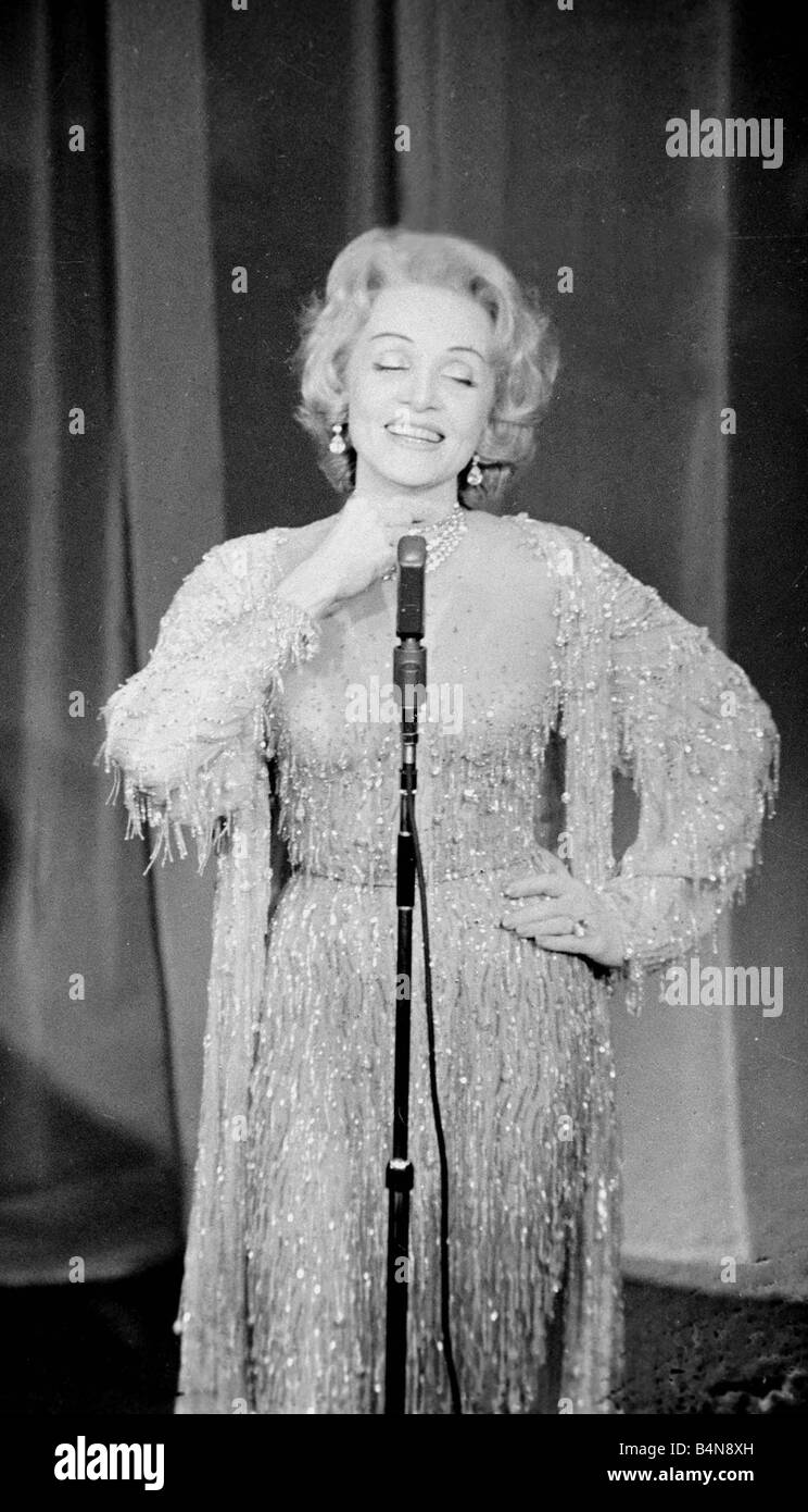 L'actrice Marlene Dietrich sur scène à Paris Novembre 1959 Photo Stock ...