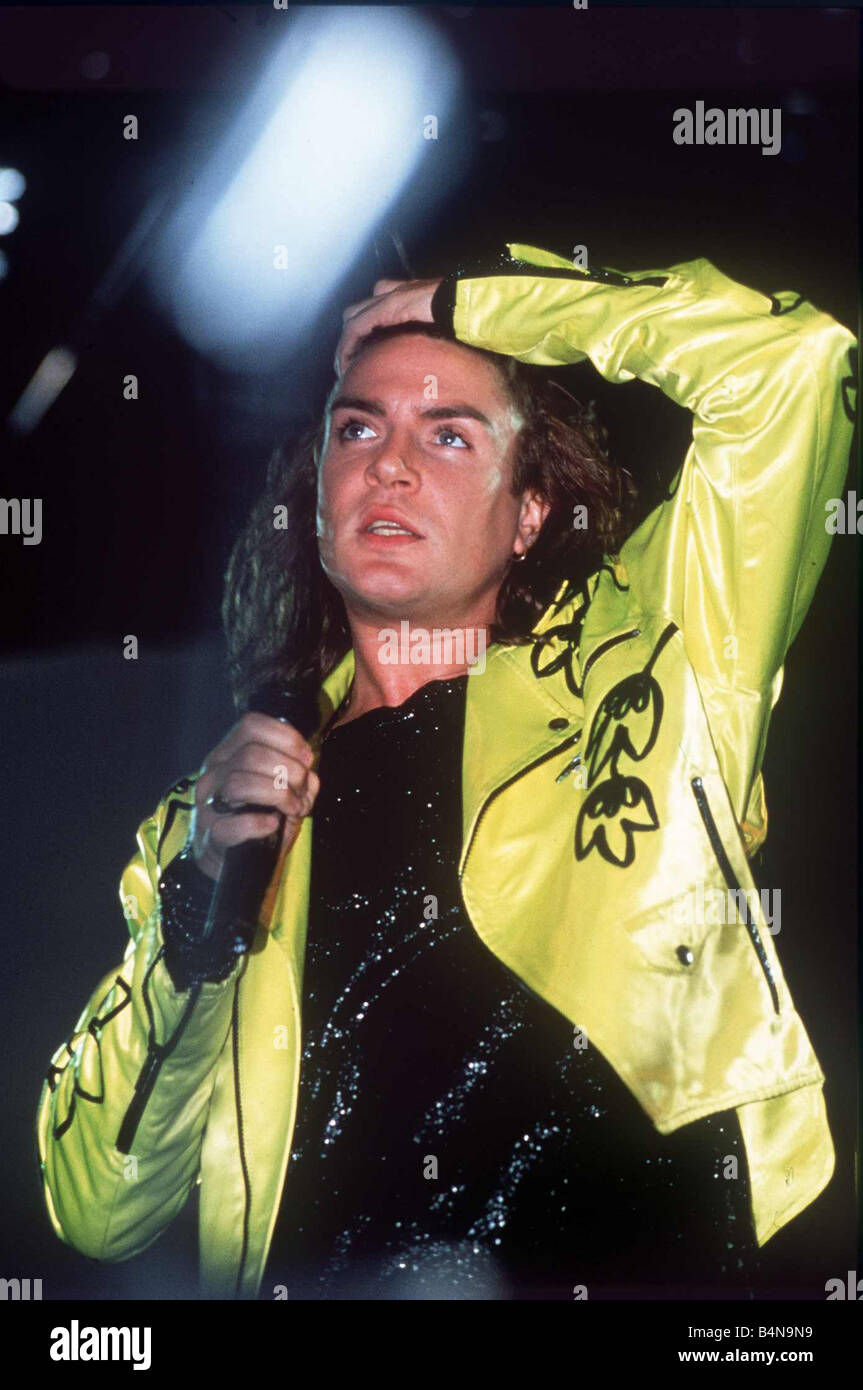 Simon Le Bon chanteur dans le groupe pop Duran Duran en concert au ...