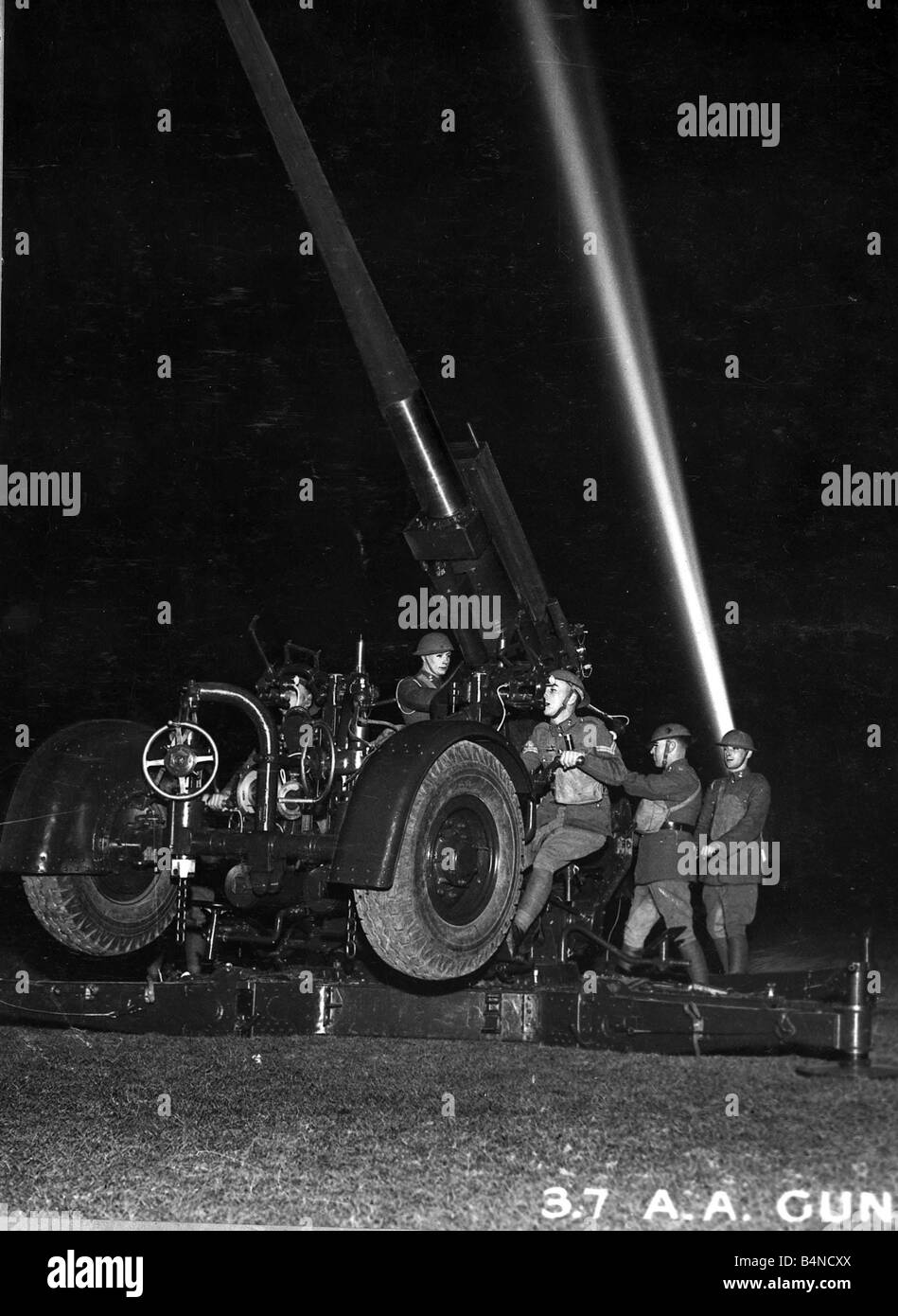 Ww2 anti aircraft gun Banque d'images noir et blanc - Alamy