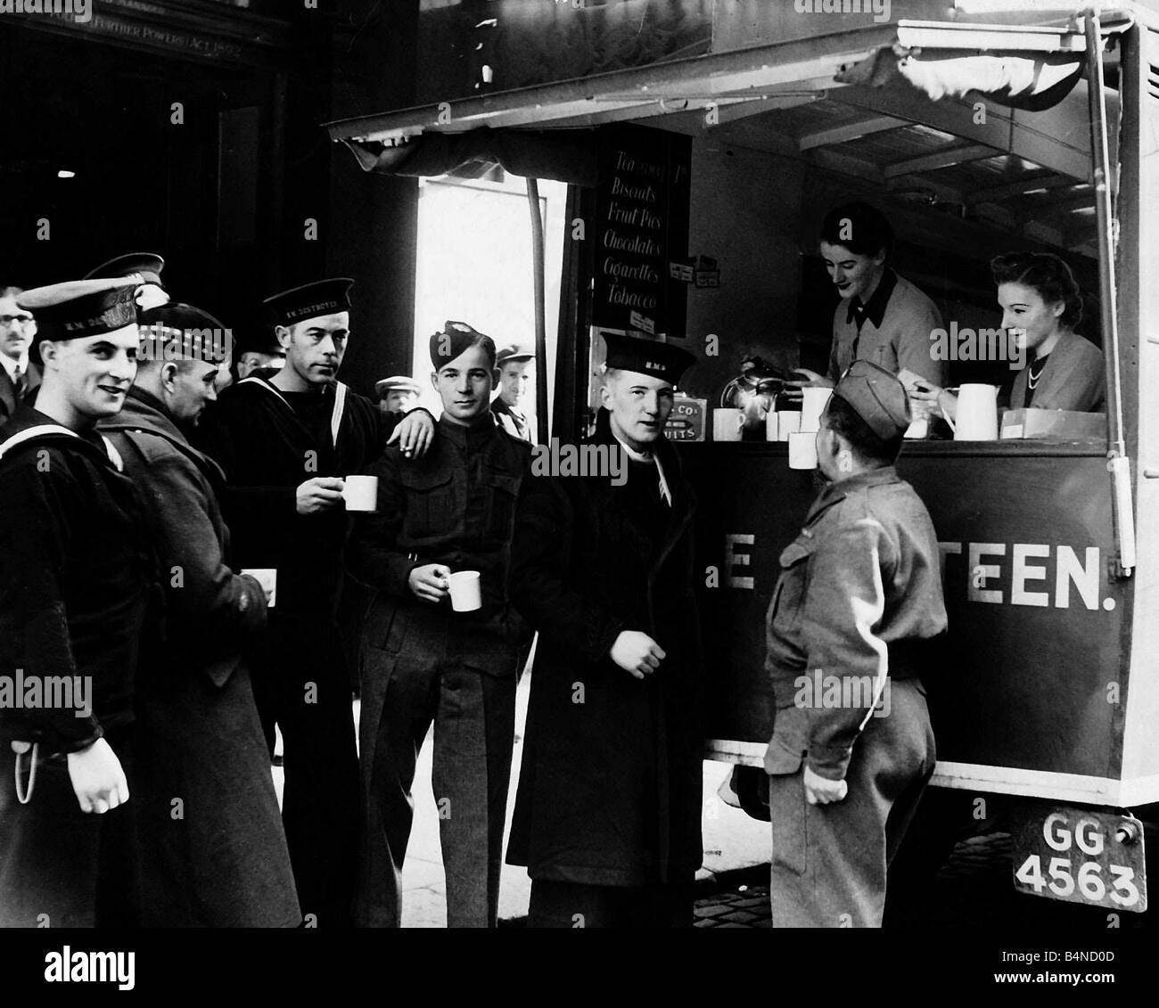 Cantine militaire mobile Banque d'images noir et blanc - Alamy