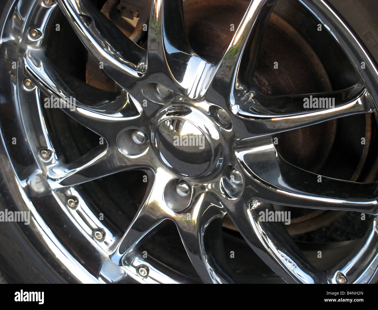 Chrome car wheel Banque de photographies et d’images à haute résolution ...
