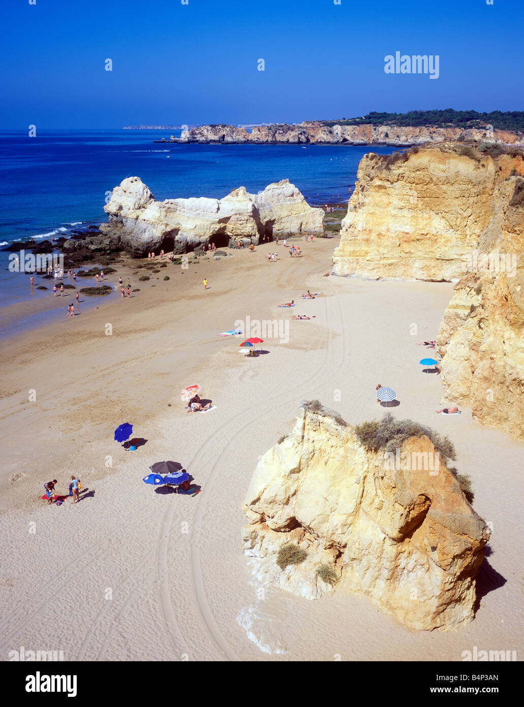 Vue sur la plage de praia da rocha Banque de photographies et d’images ...