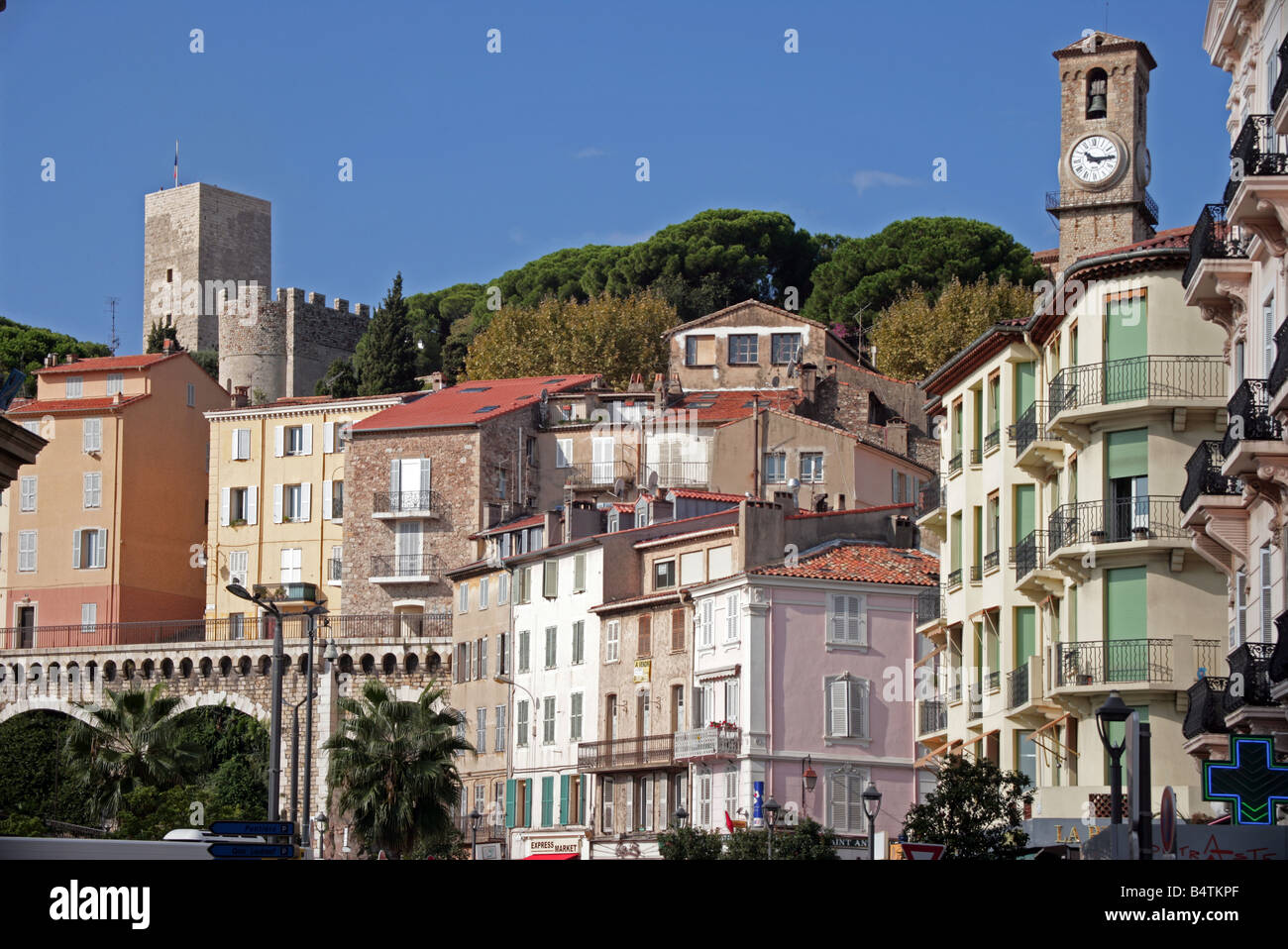 Cannes Suquet la vieille ville Cote d Azur France Photo Stock - Alamy