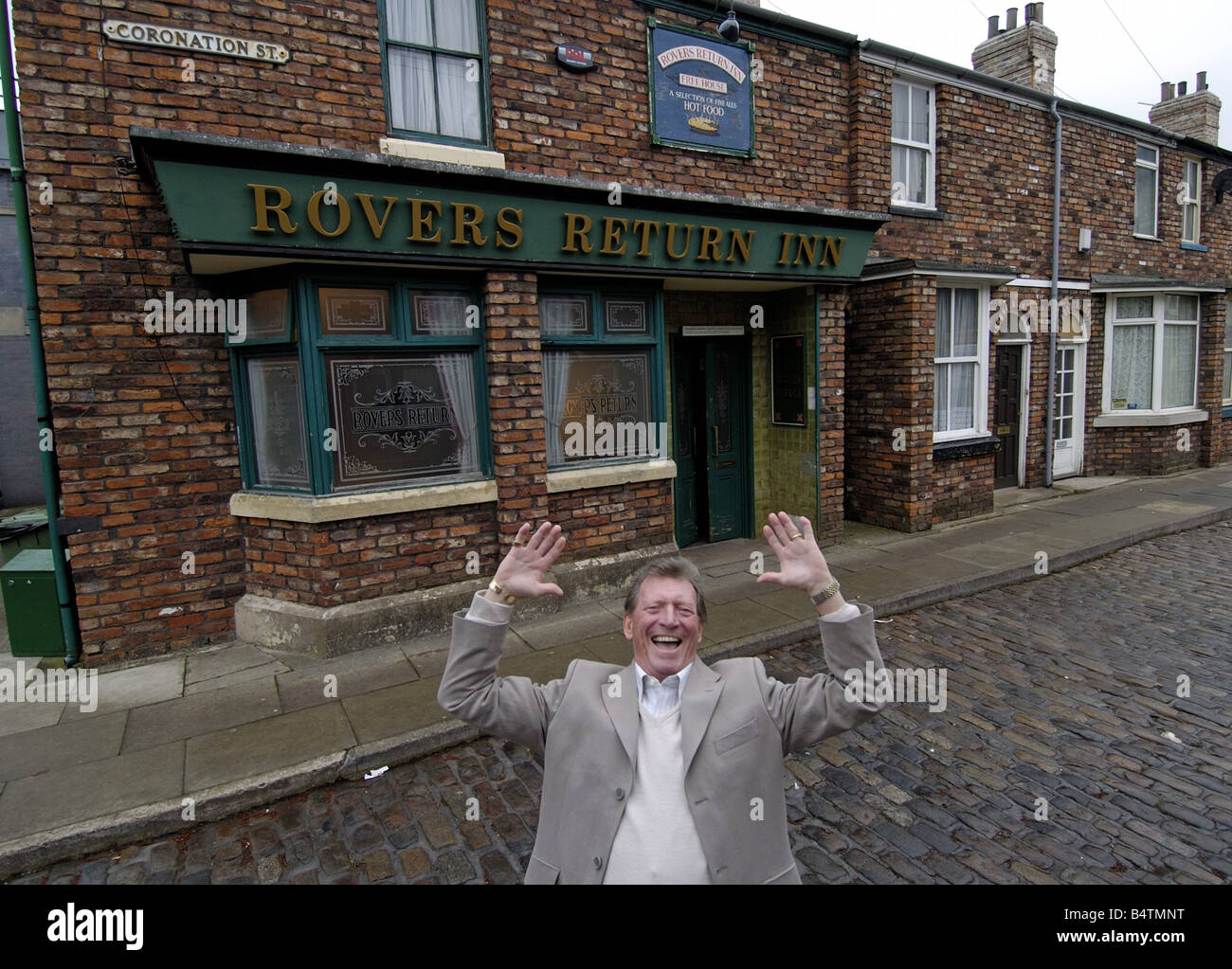 Johnny Briggs aka Mike Baldwin dit adieu à Coronation Street ...
