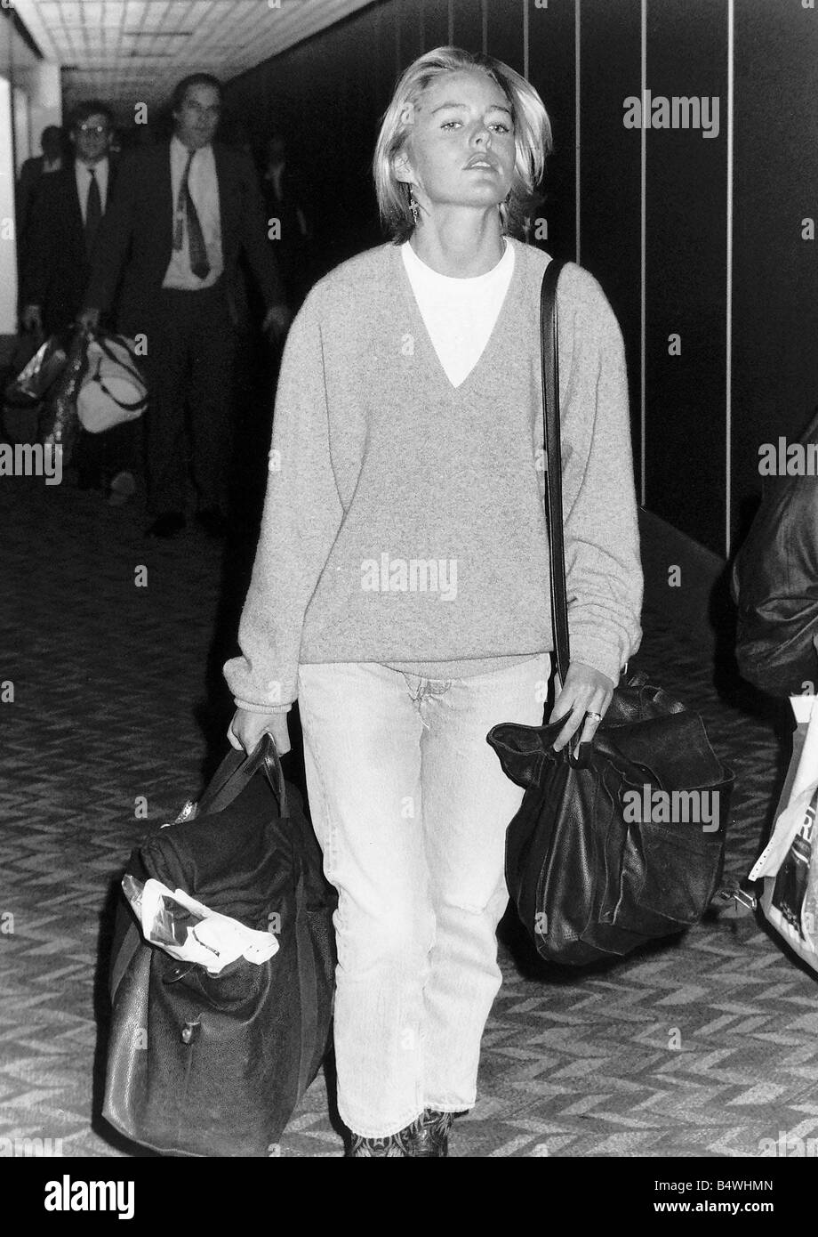 Patsy Kensit l'actrice arrivant à l'aéroport d'Heathrow Photo Stock - Alamy
