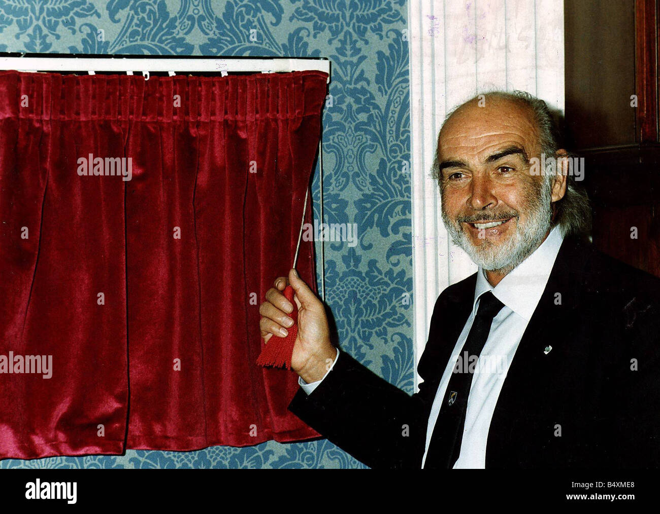 Sean Connery dévoilement d'une plaque avec barbe Photo Stock - Alamy