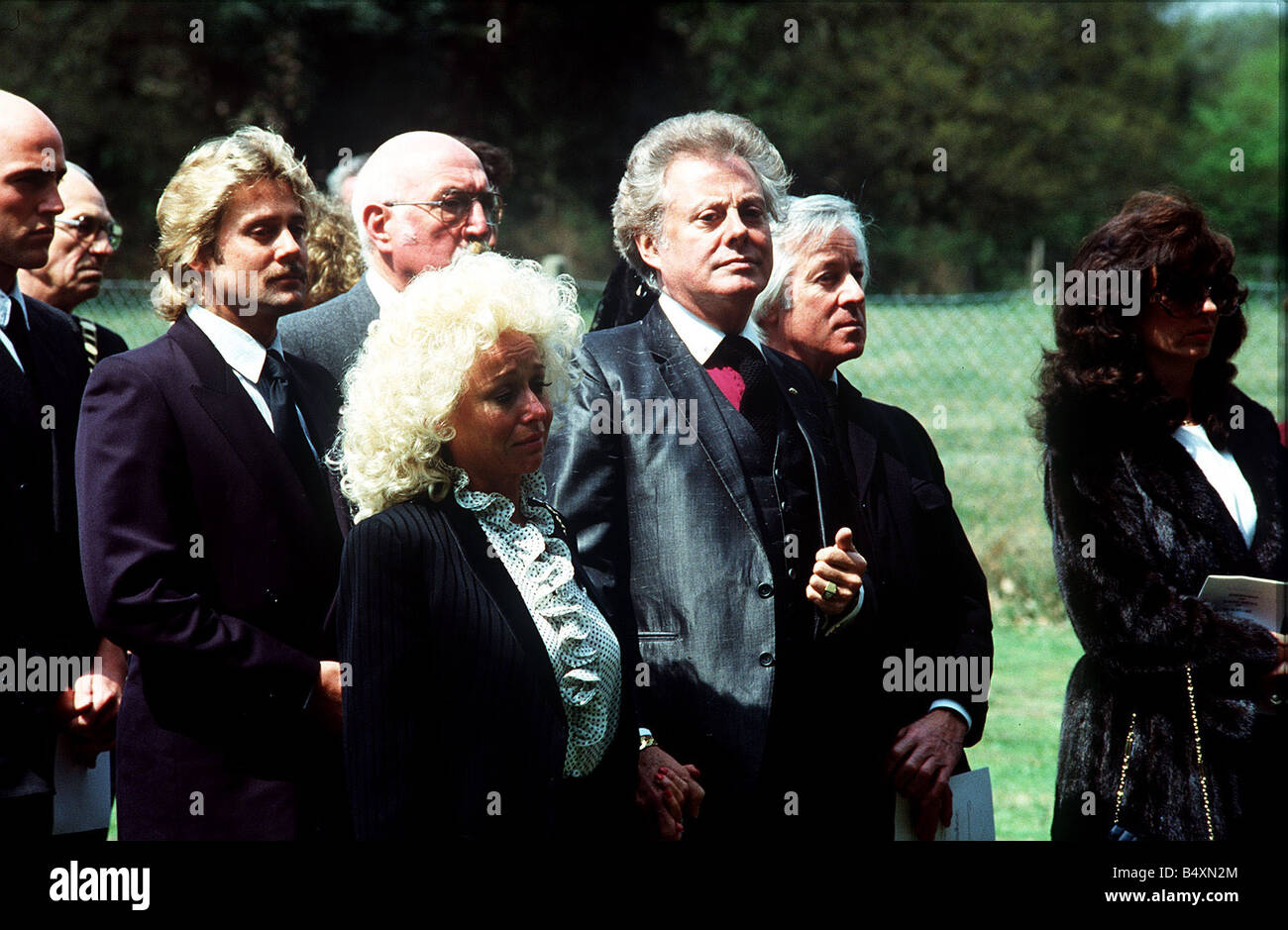 Funérailles de Diana Dors assisté par Barbara Windsor Danny La Rue et ...