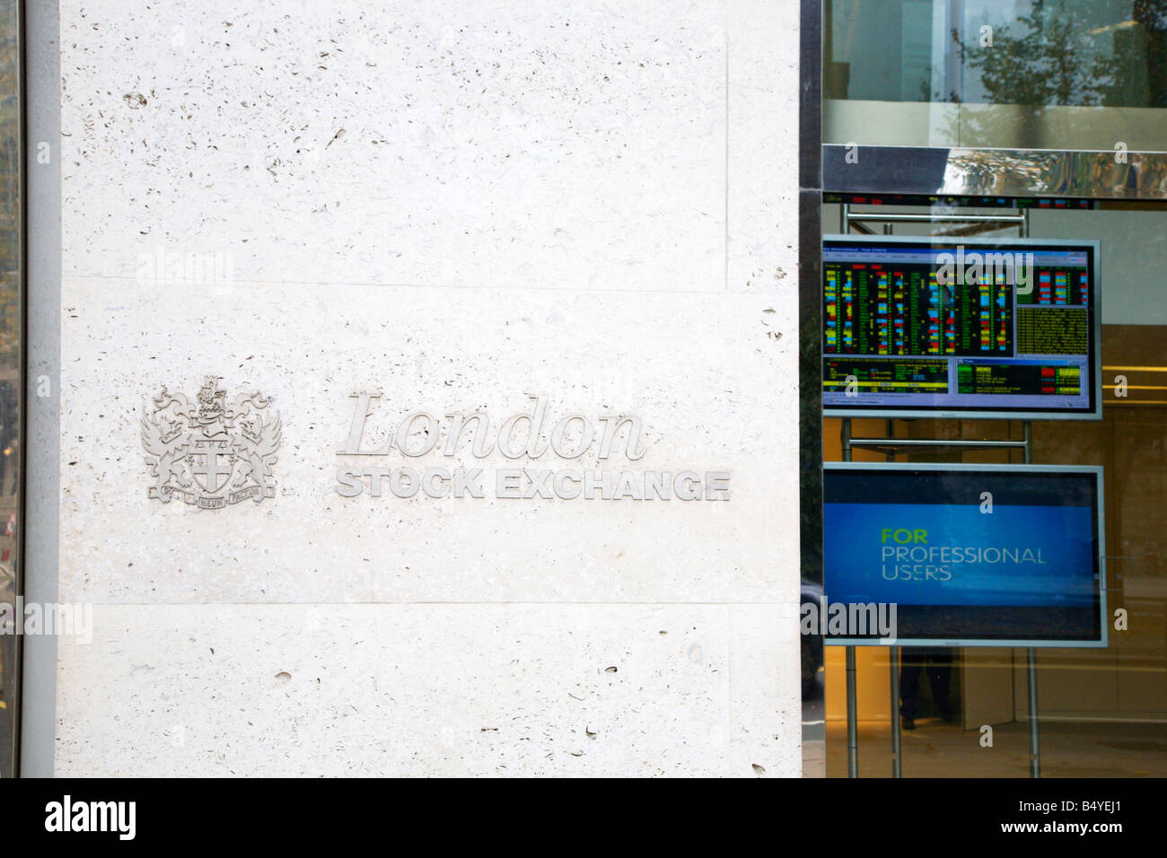 London stock exchange sign Banque de photographies et d’images à haute ...
