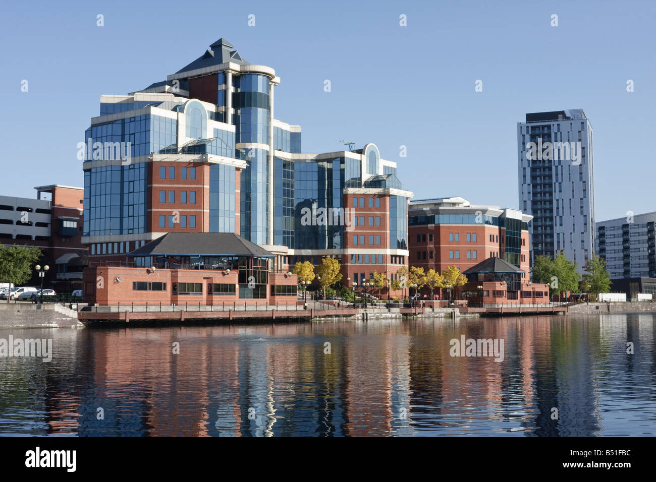 Le Victoria et Alexandra bâtiments sur le bassin du lac Érié, Salford ...