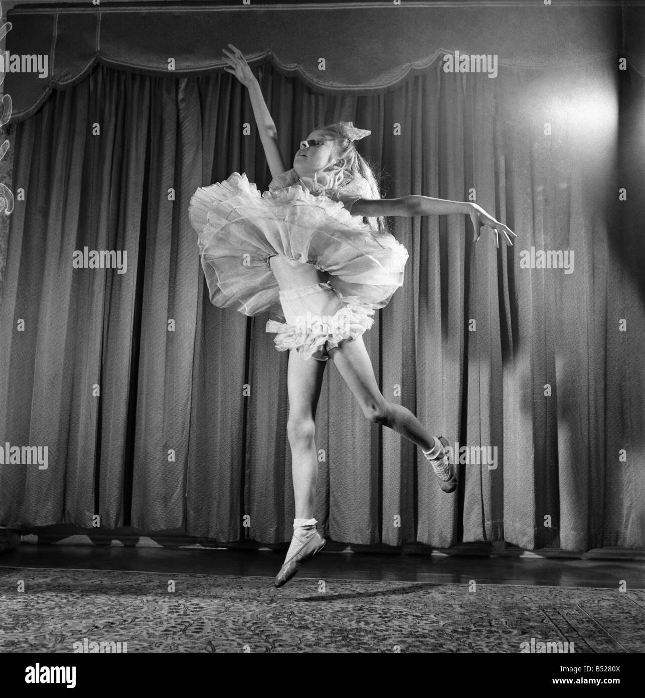 Girl ballet Banque d'images noir et blanc - Alamy