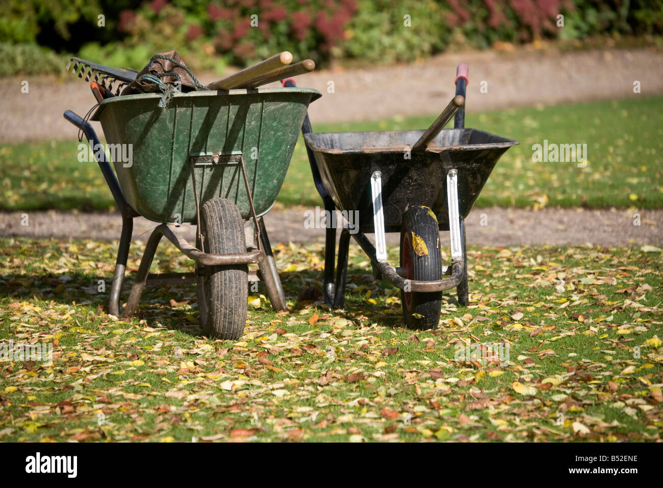 Brouettes de jardinage Banque de photographies et d’images à haute ...