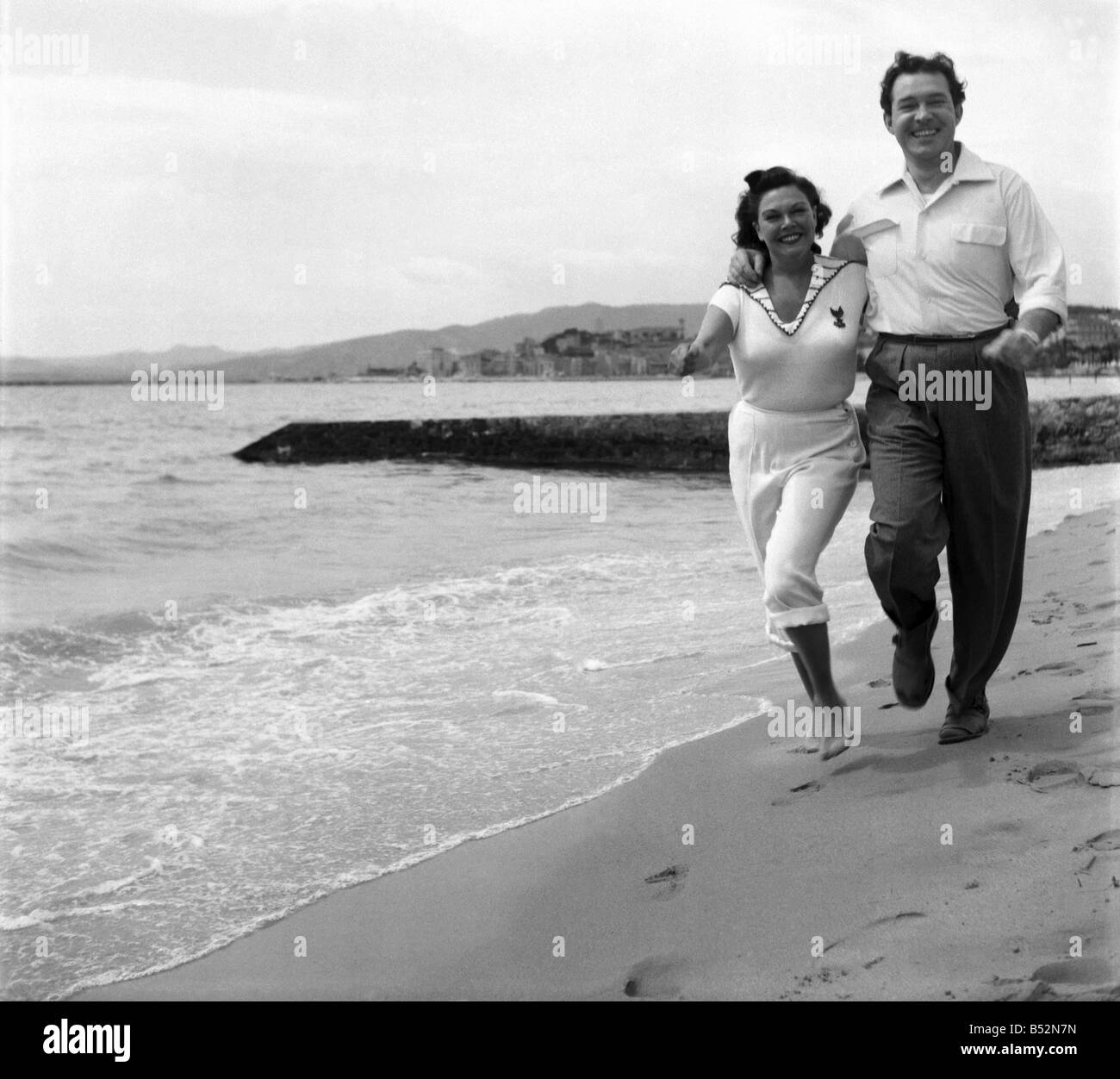 Actrice sur la plage Banque d'images noir et blanc - Page 2 - Alamy