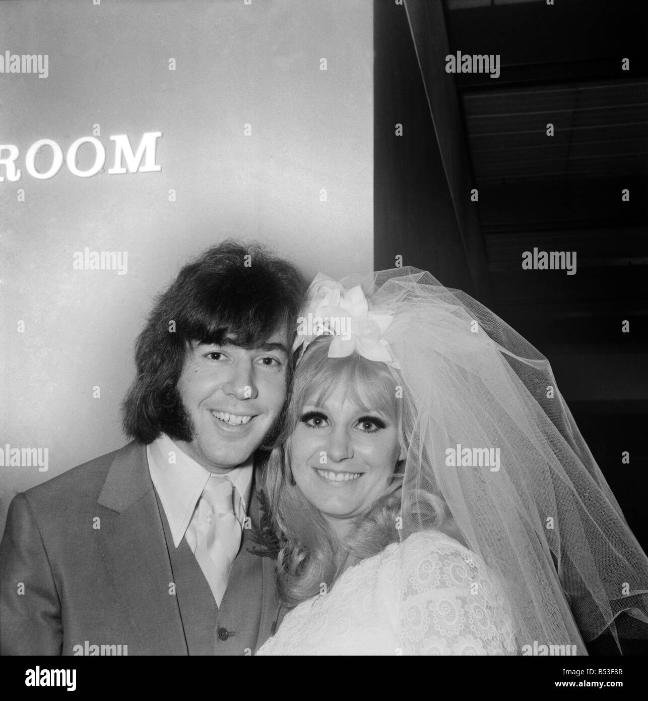 Dave Munden, 26, le batteur du groupe pop Ange était mariée à 22 ans ...