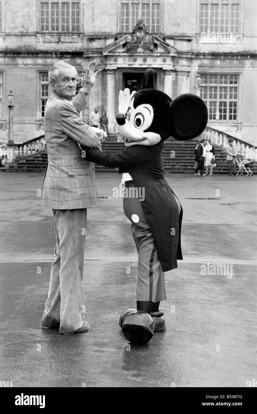Mickey minnie mouse disney characters Banque d'images noir et blanc - Alamy