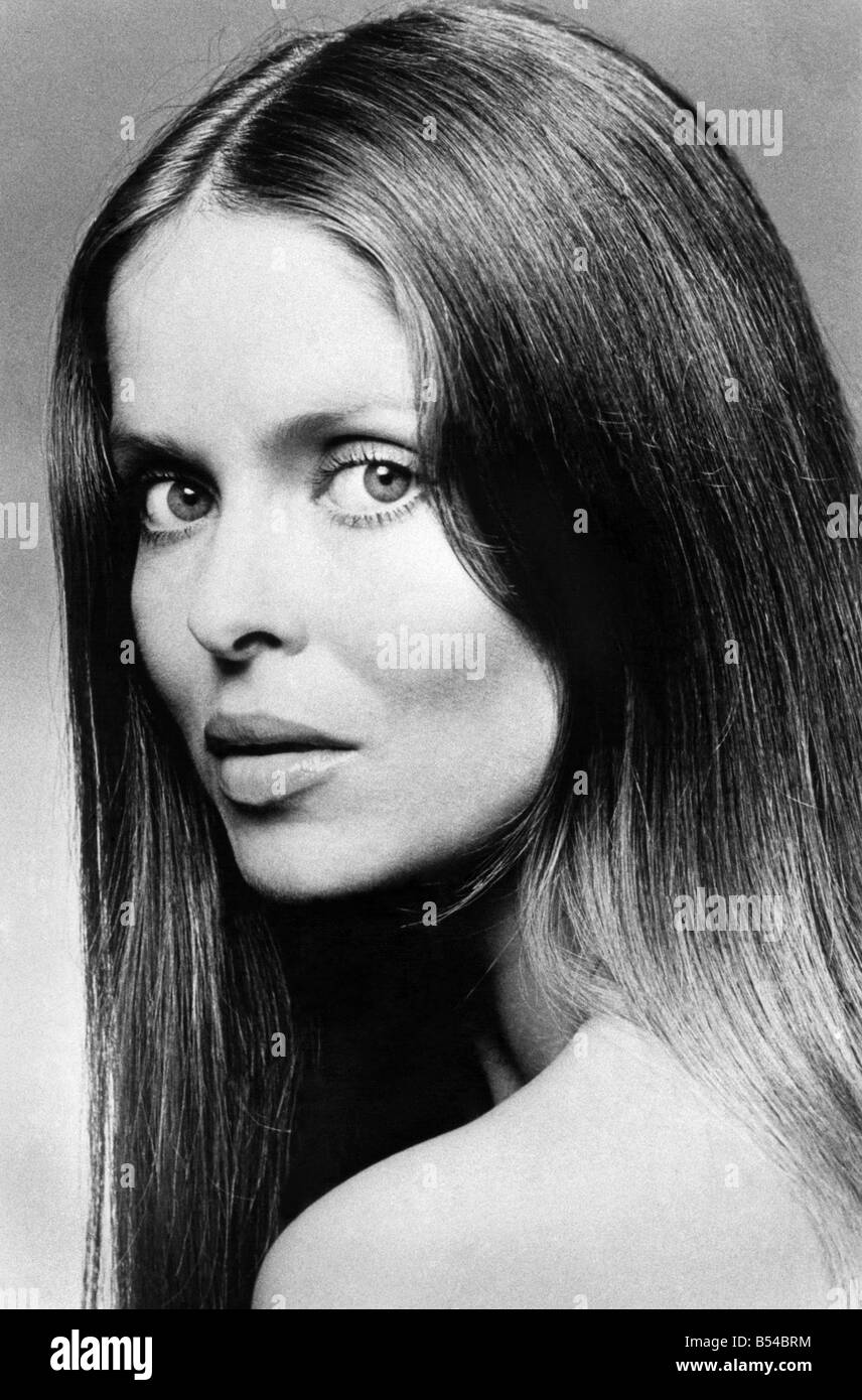 Barbara Bach Joue La Nouvelle Bond Girl Anya Dans La Dernière Des 7 Films à Succès Lespion