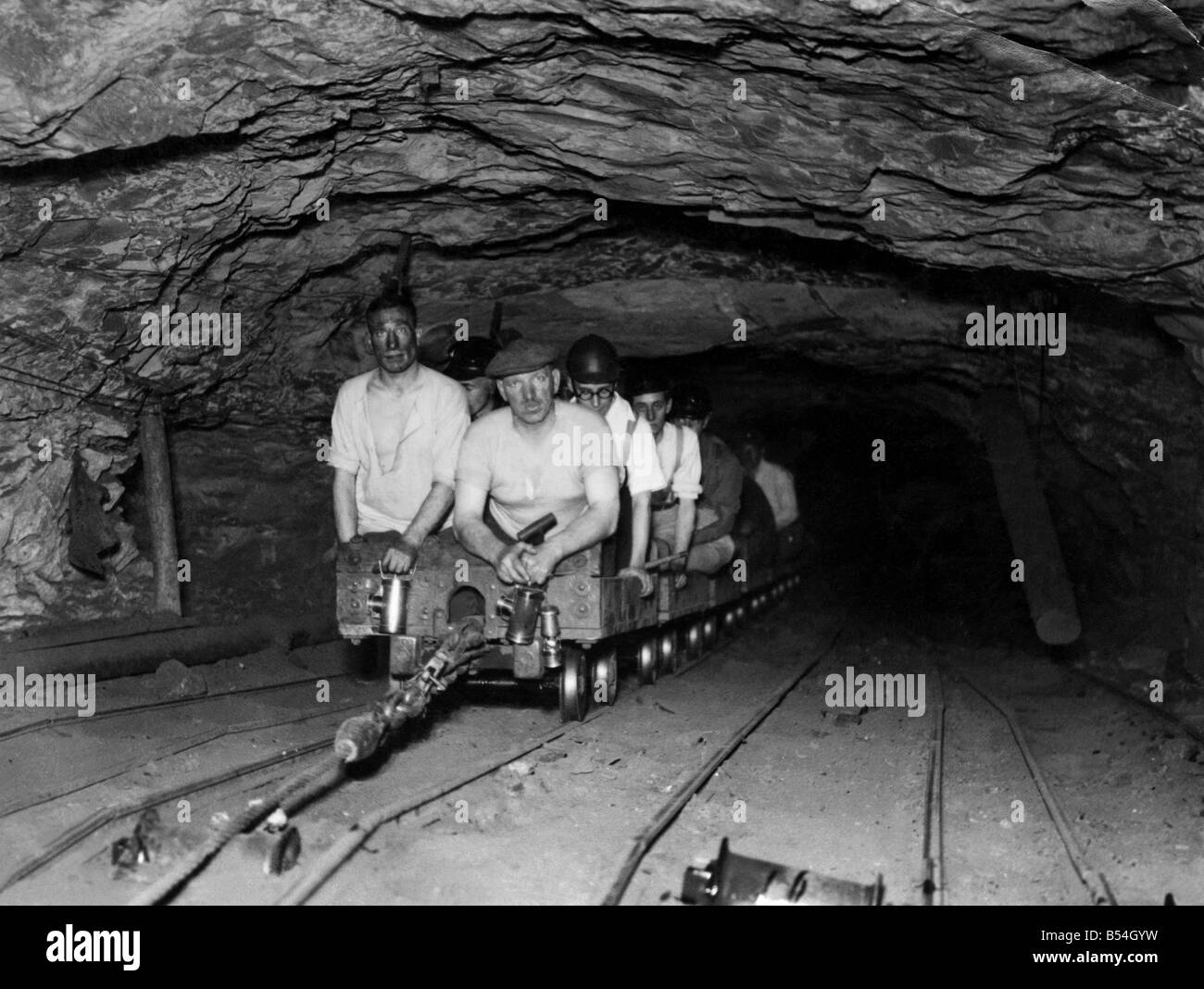 Les mines de charbon, des scènes underground. Les mineurs d'aller ...