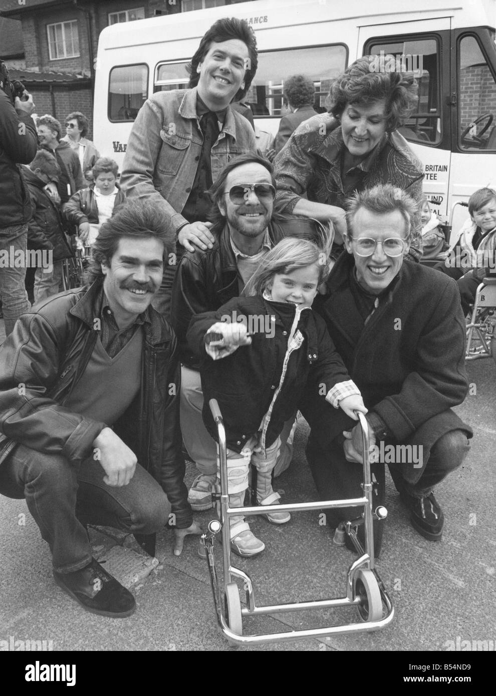 Bus des années 1980 Banque d'images noir et blanc - Alamy