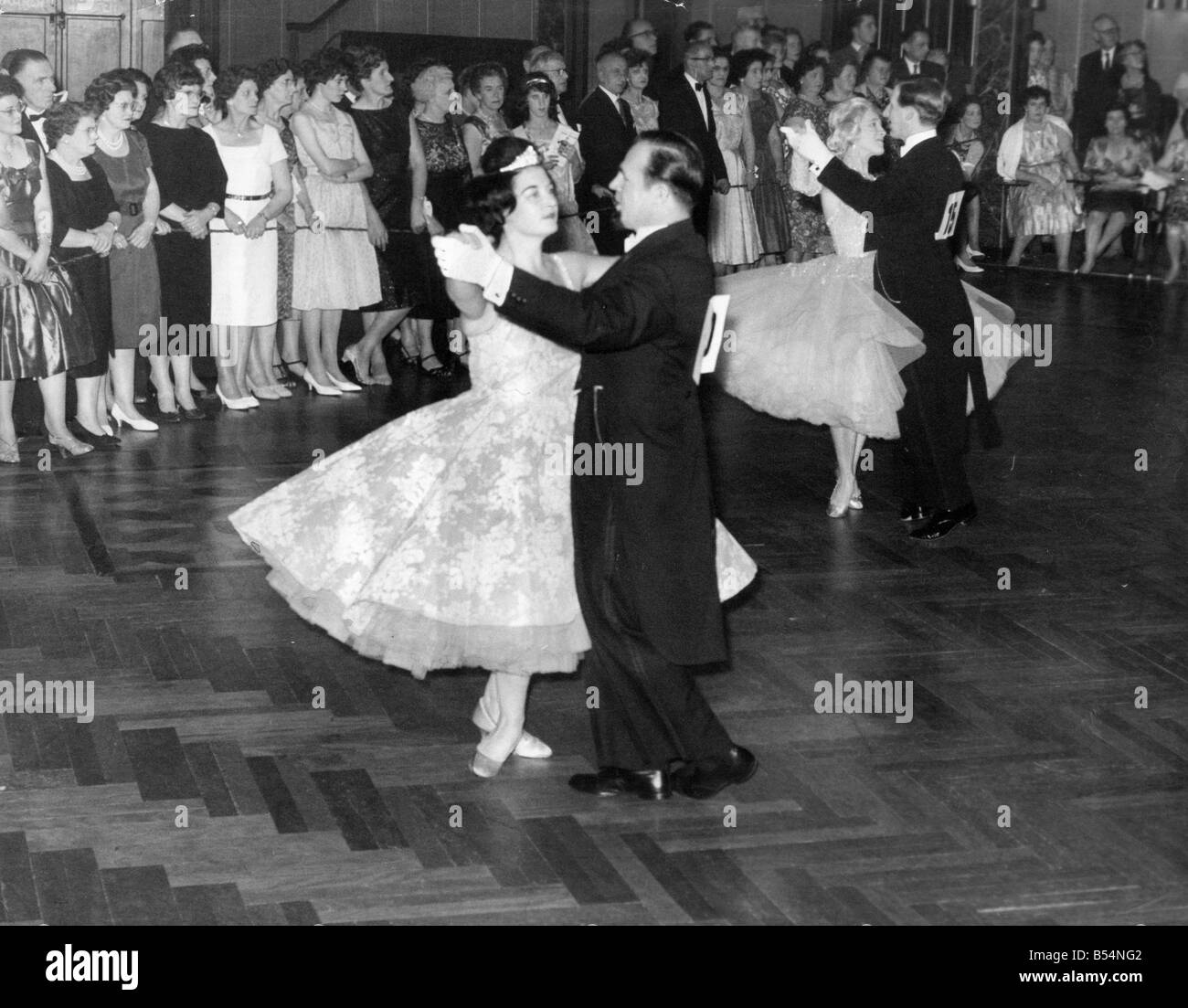 Group ballroom dancing couples in Banque de photographies et d’images à ...